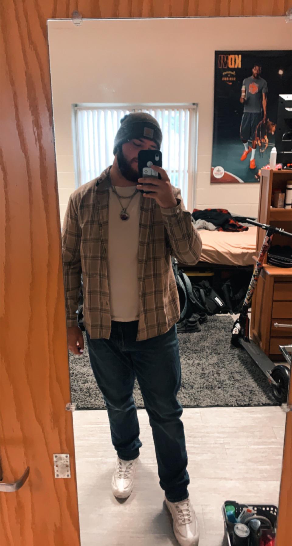 New outfit, what do we think? Am I hot? M20 | Scrolller