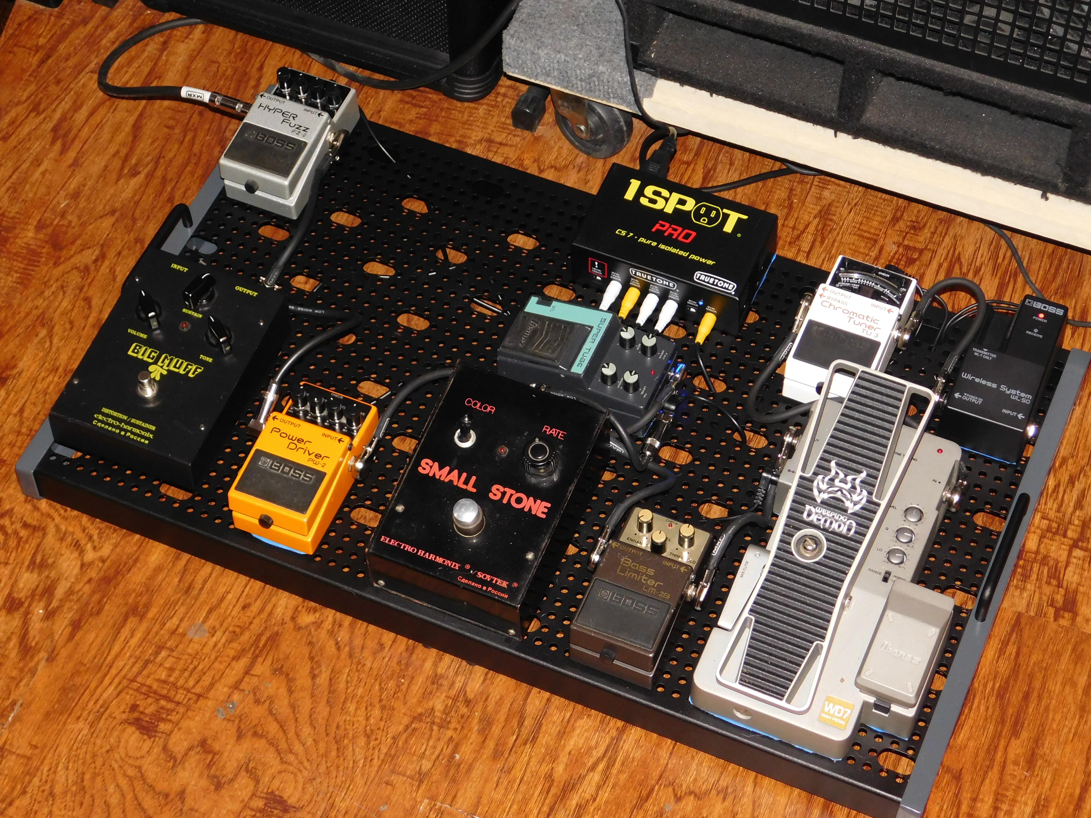 Newest pedalboard setup | Scrolller