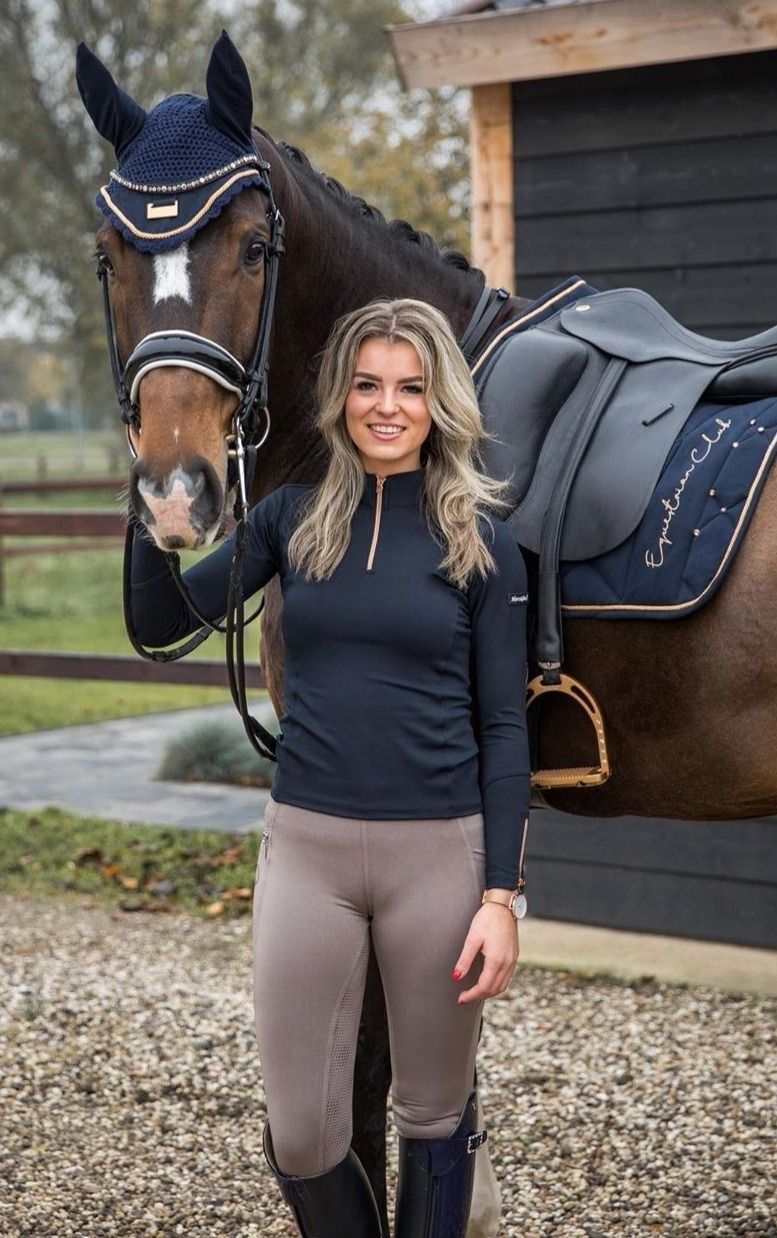 Nice cameltoe breeches | Scrolller