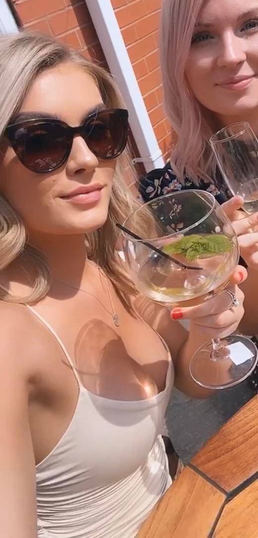 Nice cleavage on her Insta story | Scrolller