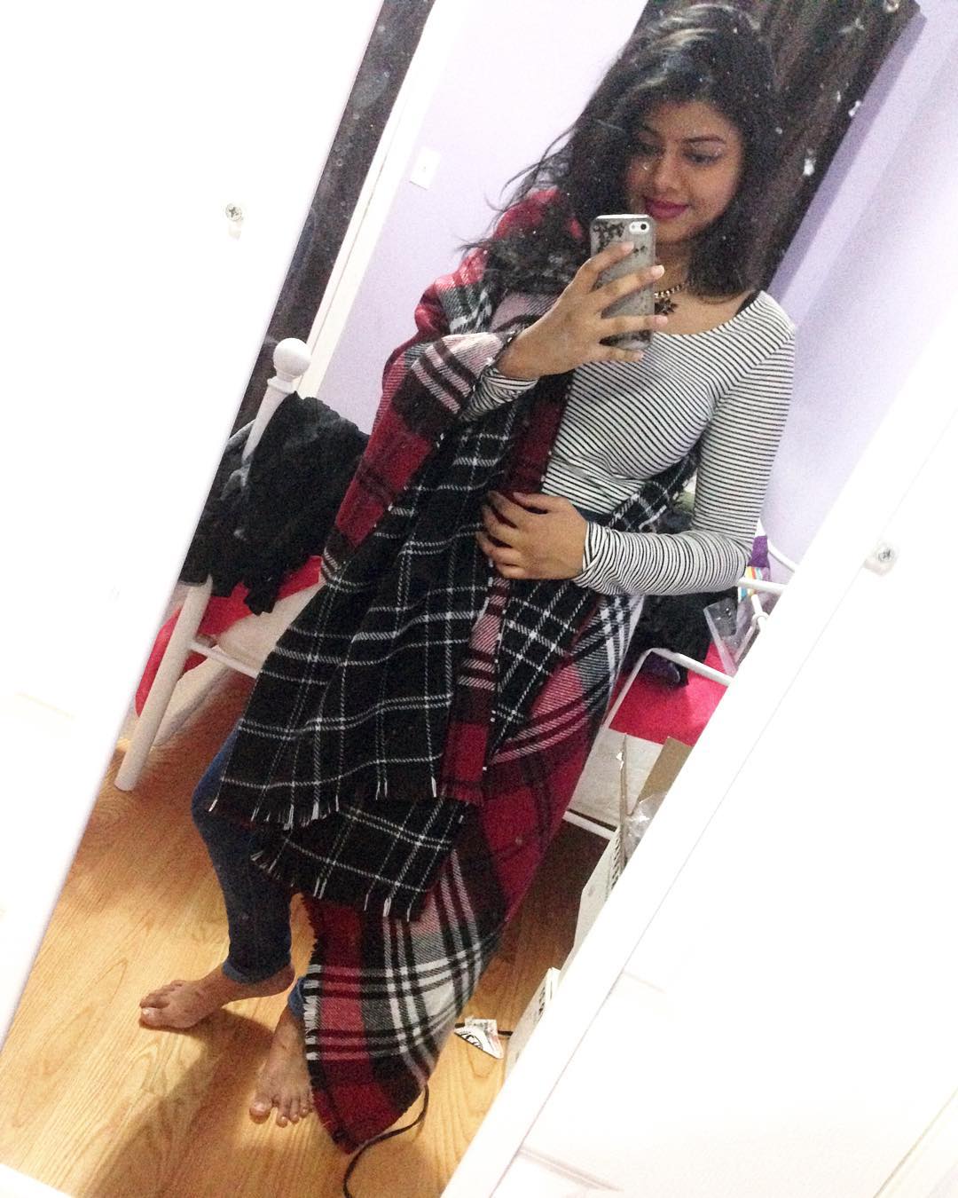 nice little collection of barefoot brown babes | Scrolller