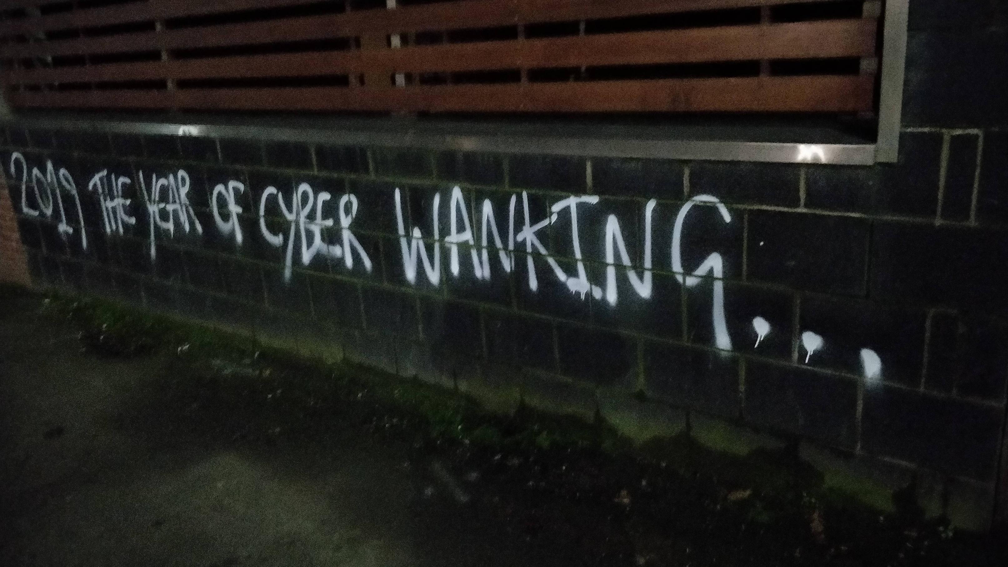 Night edition of our favourite graffiti | Scrolller
