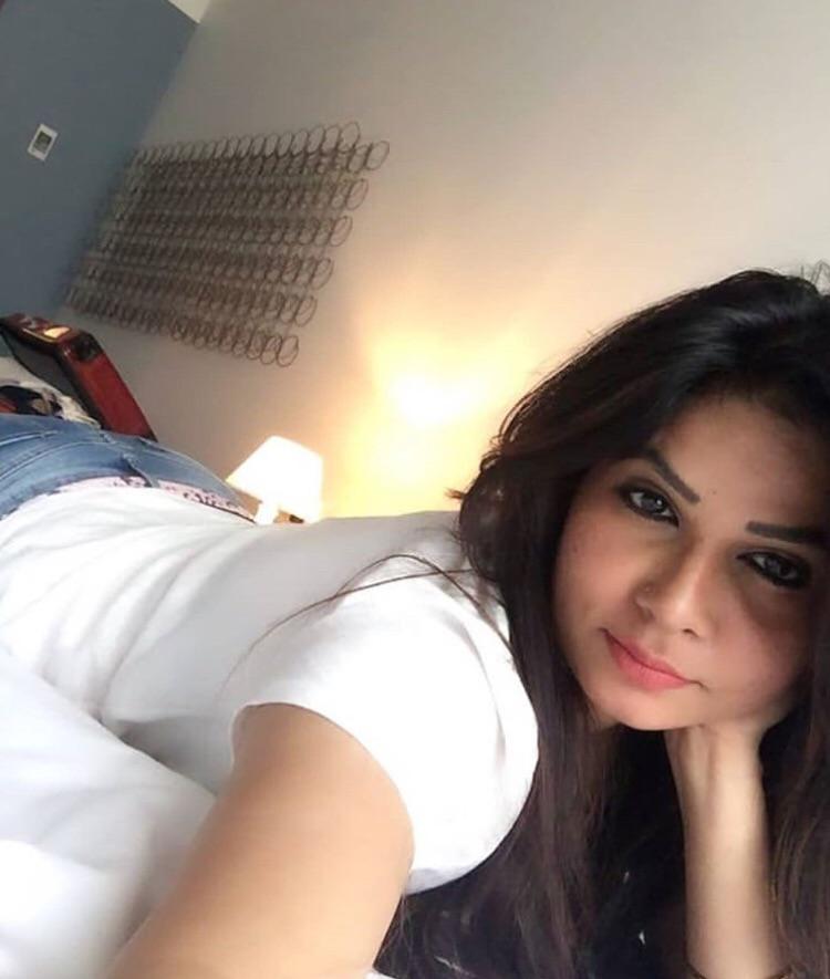 Night selfie | Scrolller