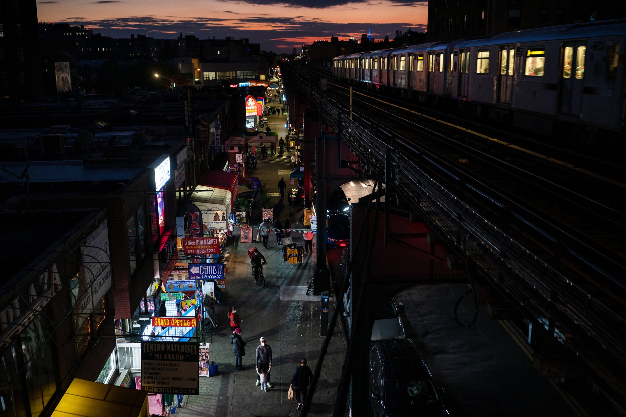 Night-time life in Queens, New York. | Scrolller