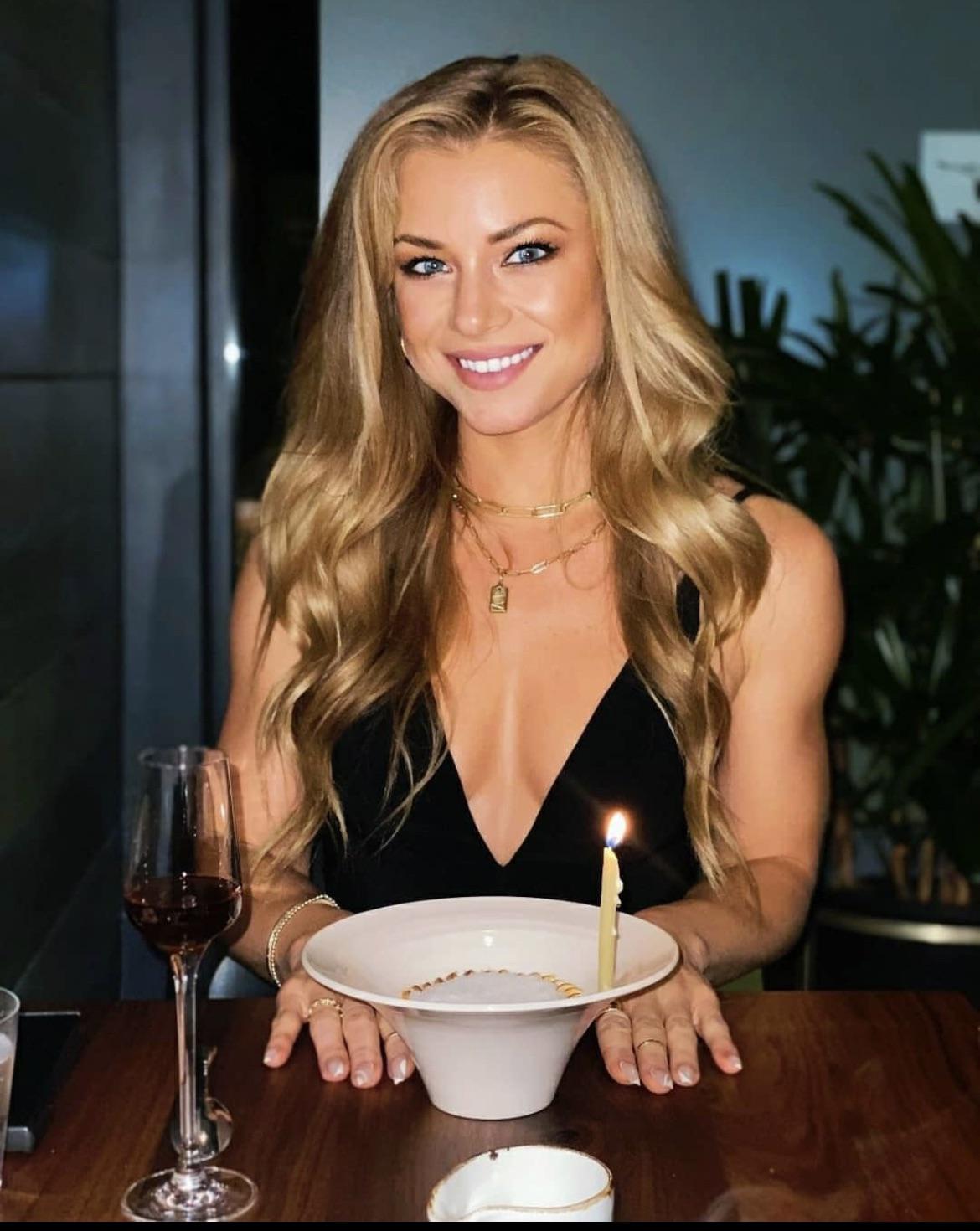 Nikki Leigh | Scrolller