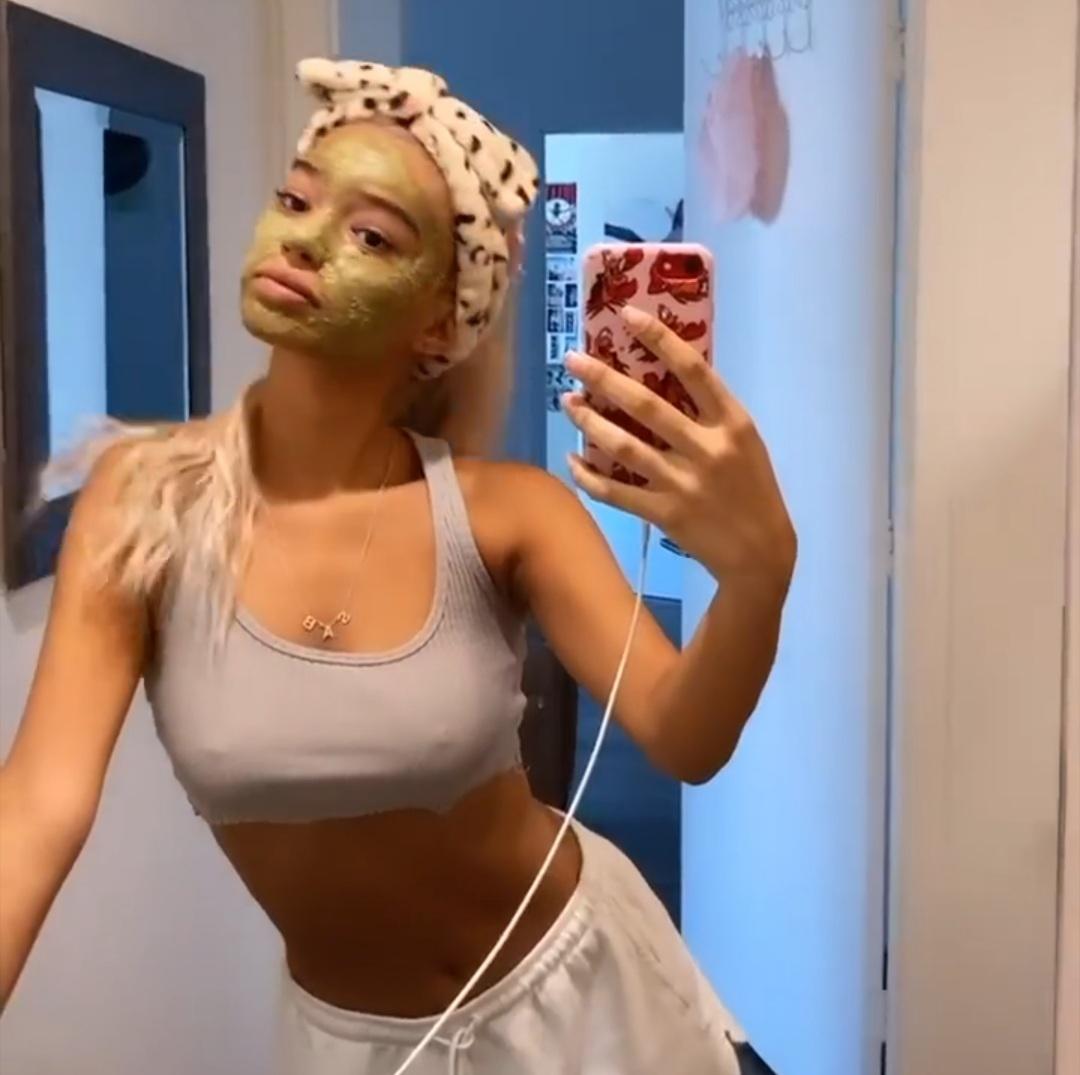 Nippels showing | Scrolller