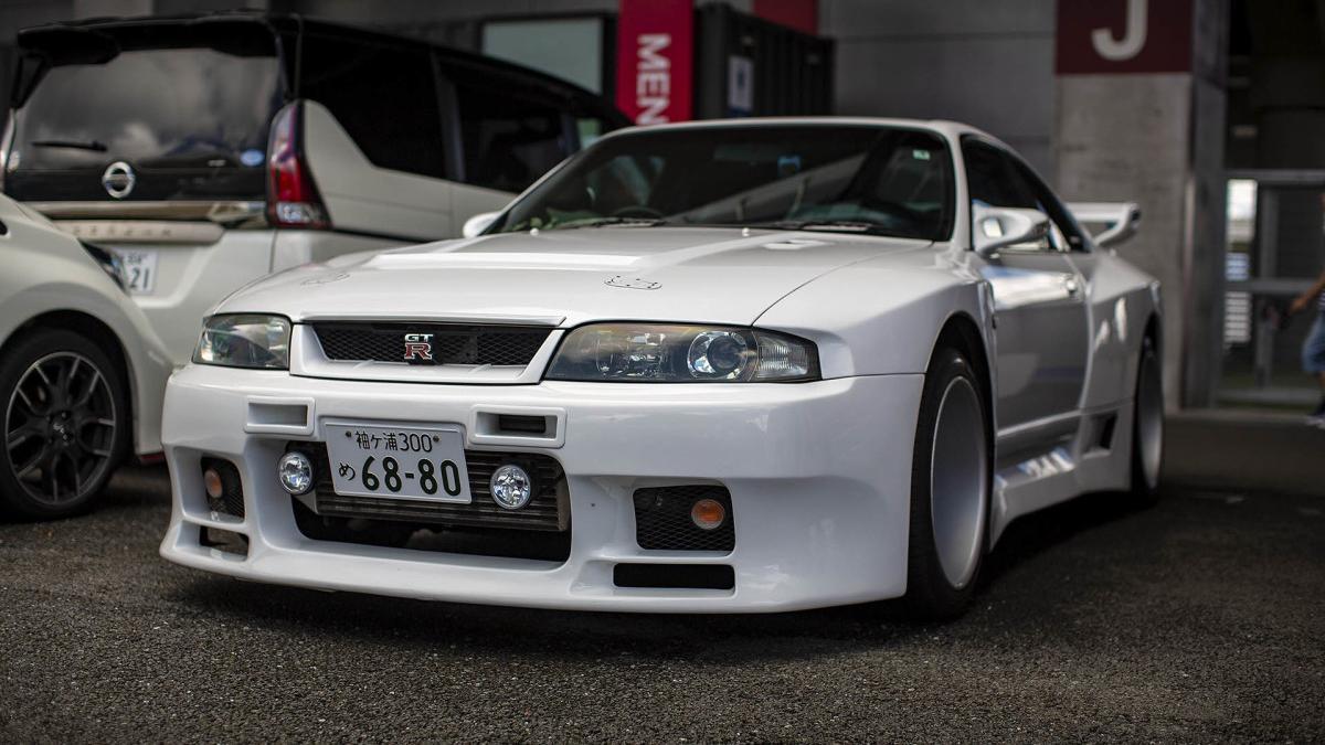 Nissan Skyline R33 GT-R | Scrolller