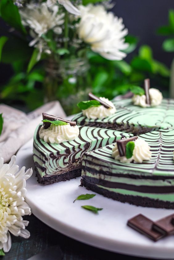 No-Bake Mint Chocolate Zebra Cheesecake | Scrolller