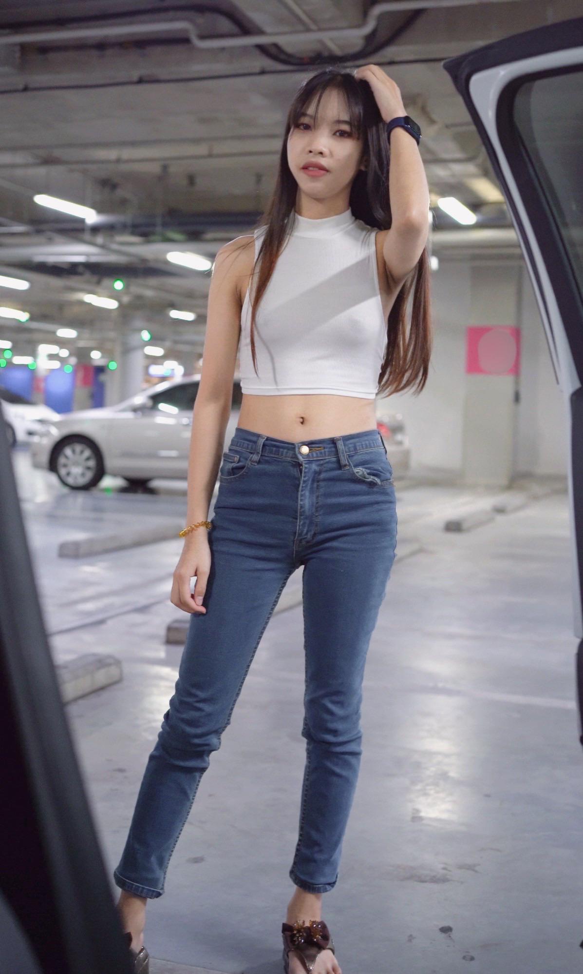 no bra show | Scrolller