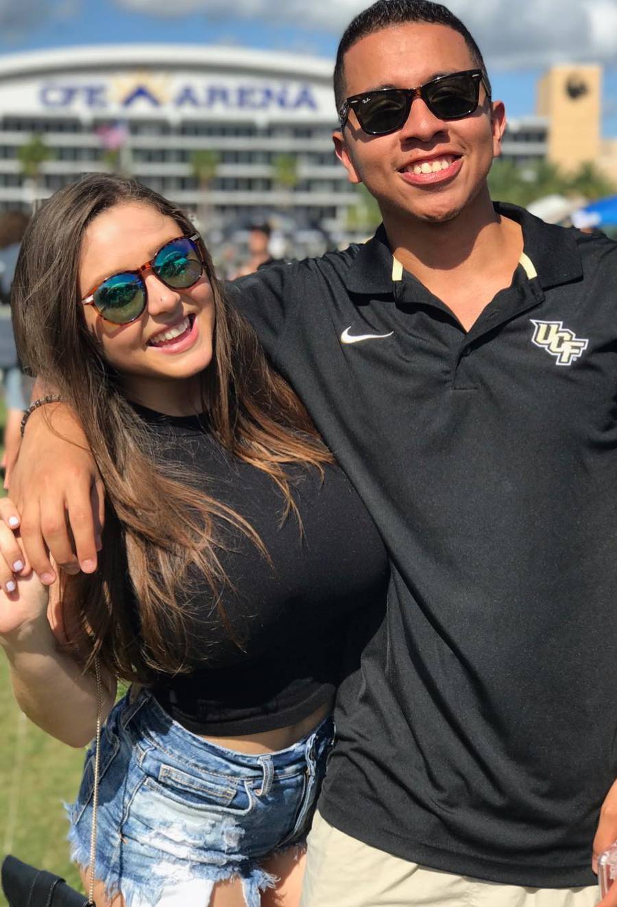 No cleavage no problem | Scrolller