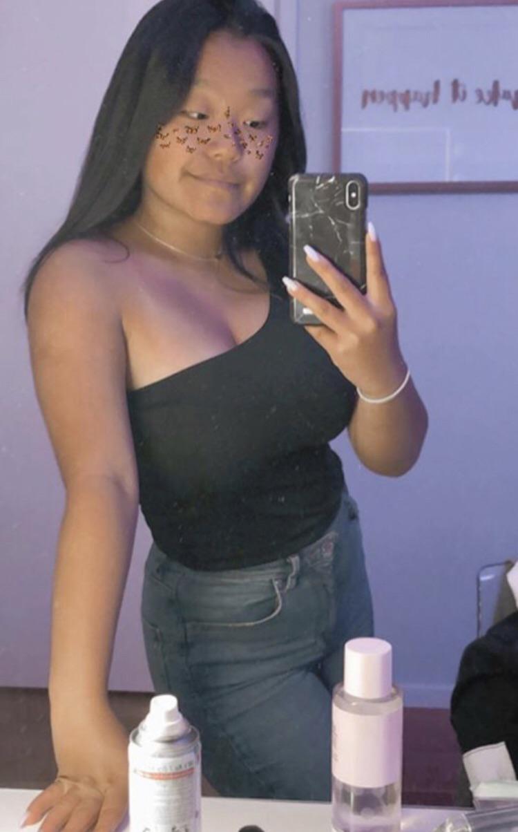 No makeup (F18) | Scrolller