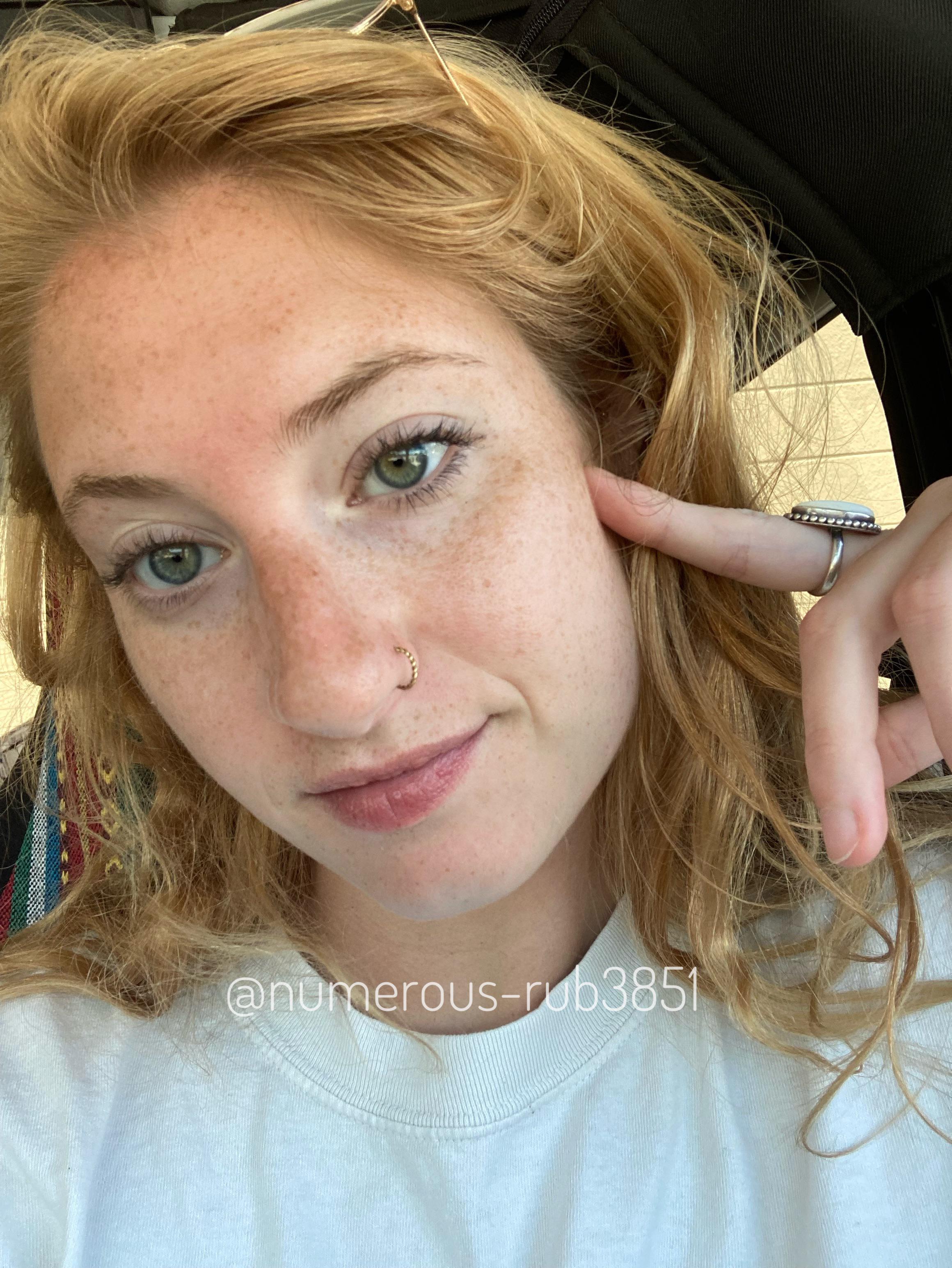 no makeup kind of day 🧡 | Scrolller