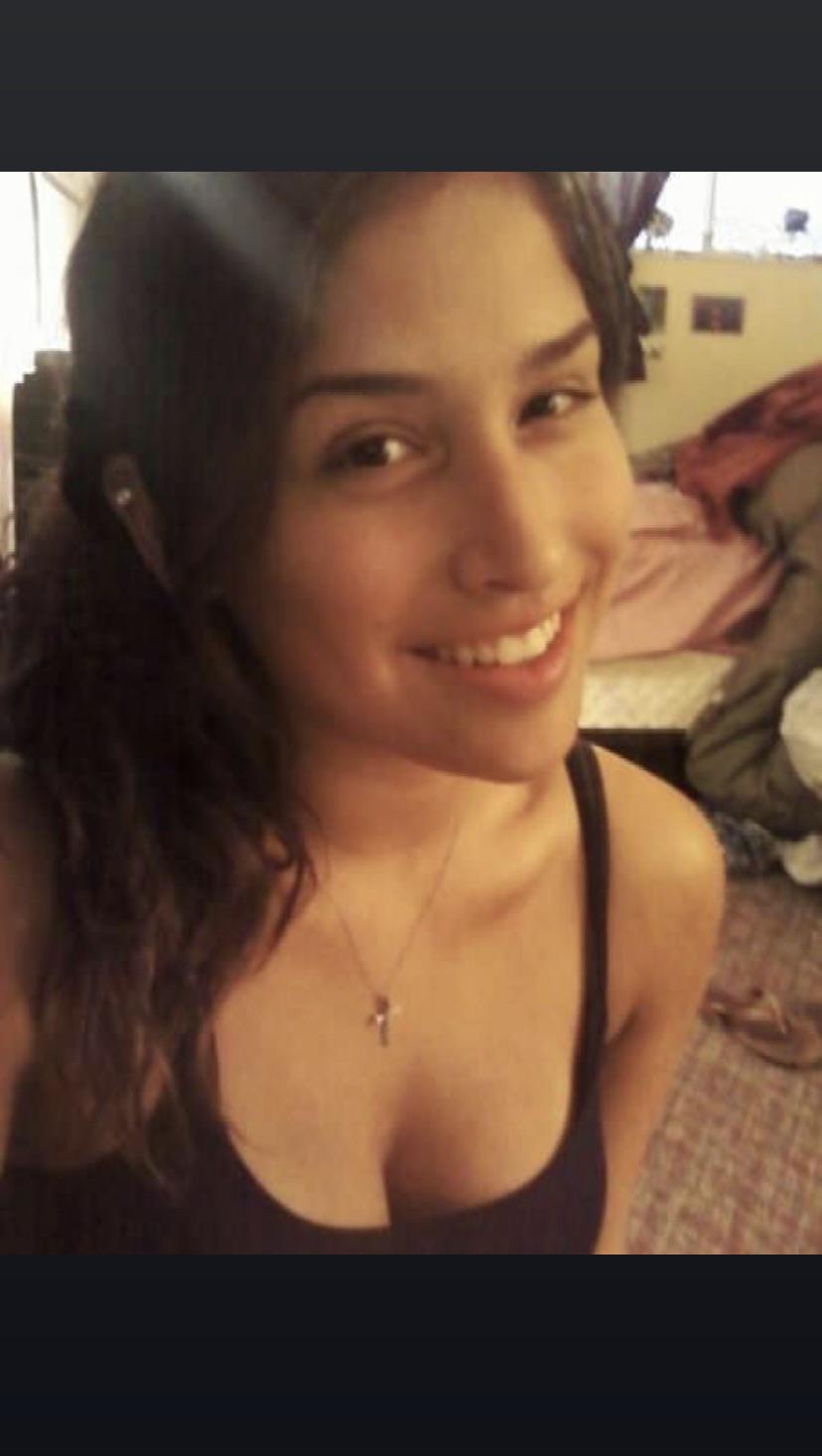 No makeup, no problem. My cousin is still sexy AF | Scrolller