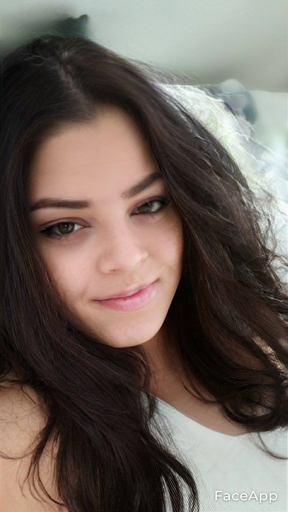 No makeup pic. Please cum to this innocent face? | Scrolller