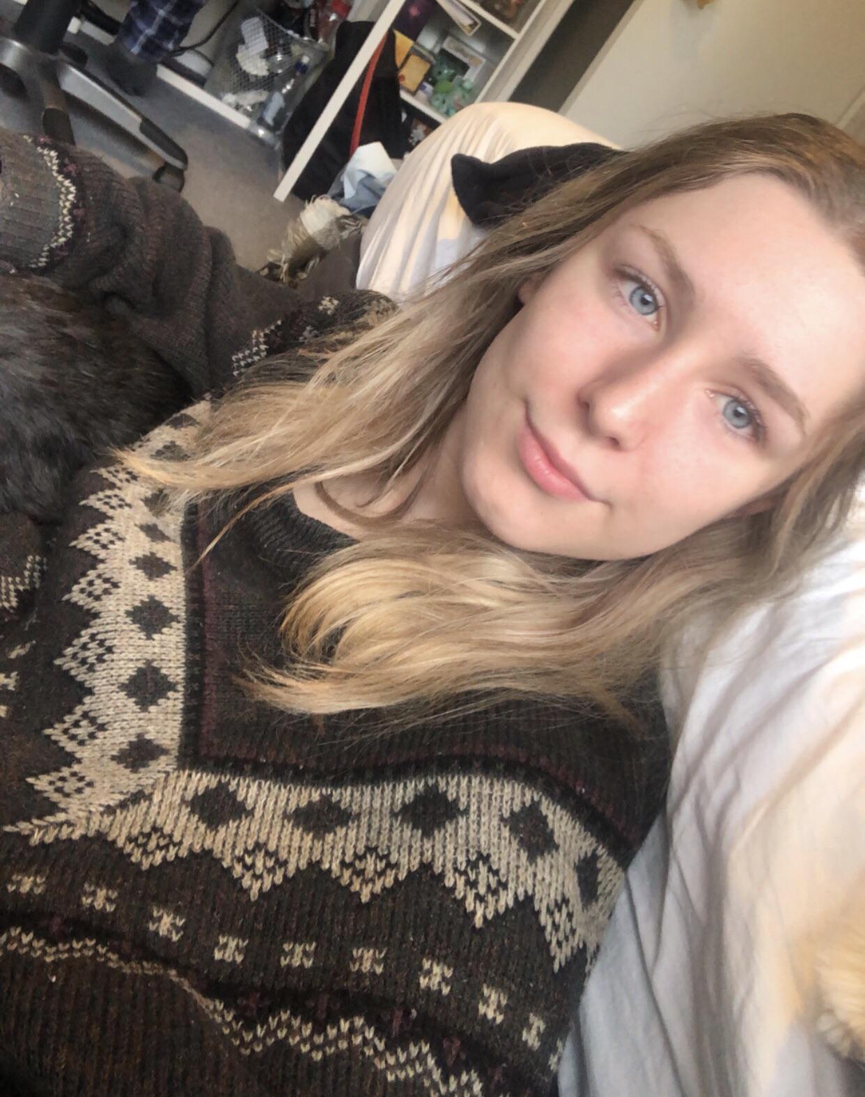 No Makeup Type Of Morning Scrolller