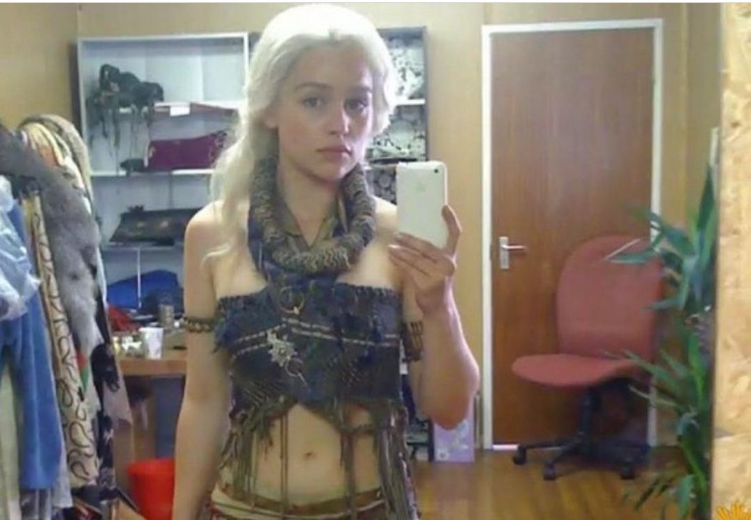 [No Spoilers] Behind the scenes of Dany from season One!! | Scrolller