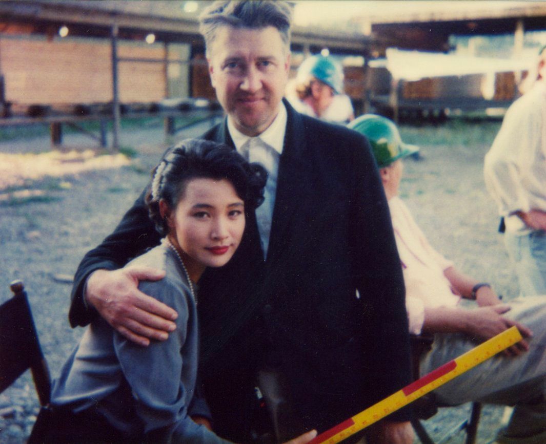 [No Spoilers] Flashback Friday: David Lynch and Joan Chen on the set of Twin Peaks | Scrolller