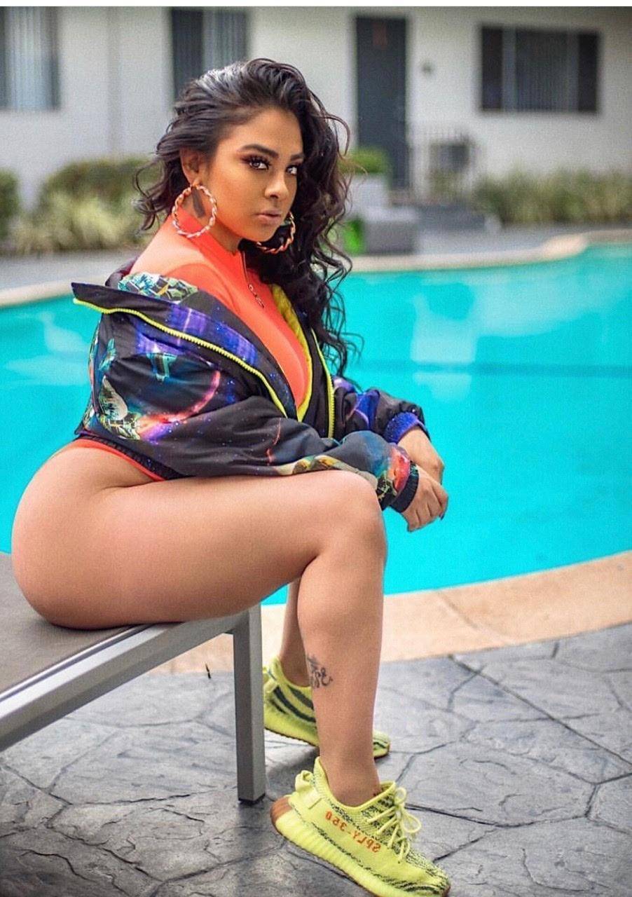 Noforeign | Scrolller