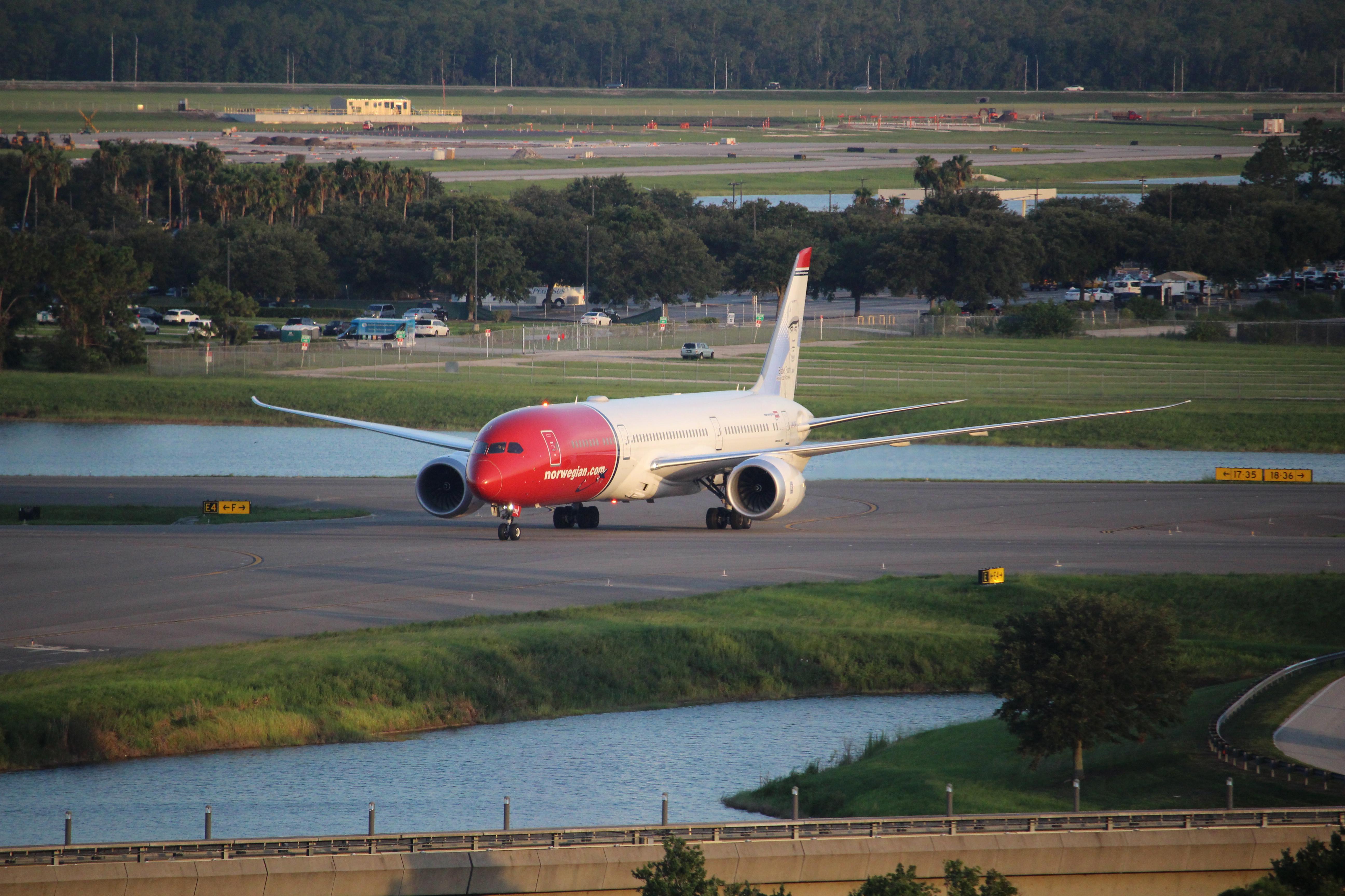 Norwegian 787 Dreamliner at Orlando | Scrolller
