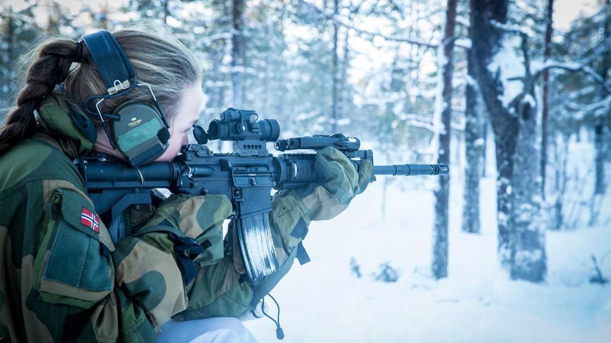 Norwegian solider at the firing range with M16 rifle variant. | Scrolller