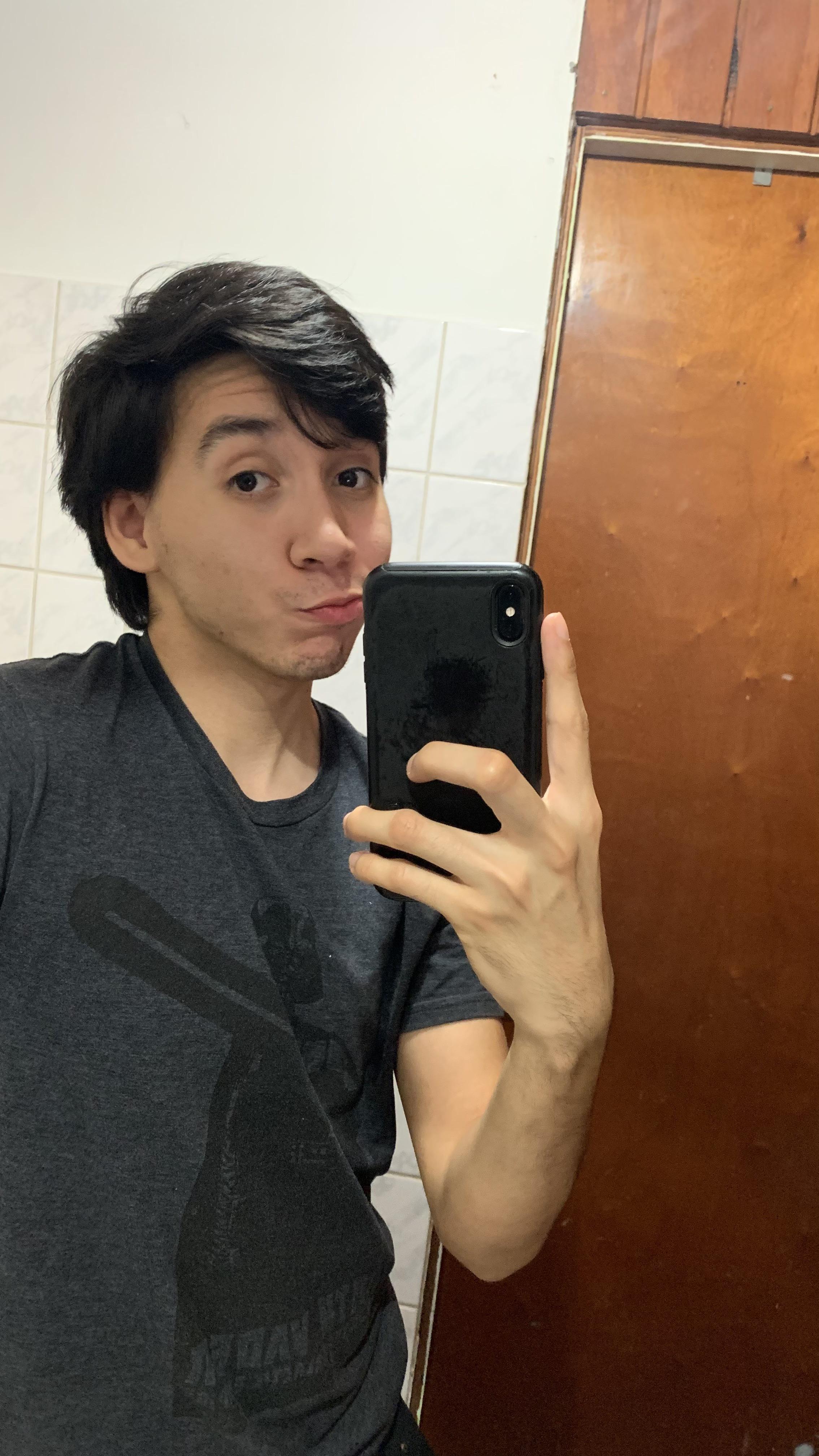 Not so recent pic (I hate selfies) but does anyone wanna be friends? :D | Scrolller