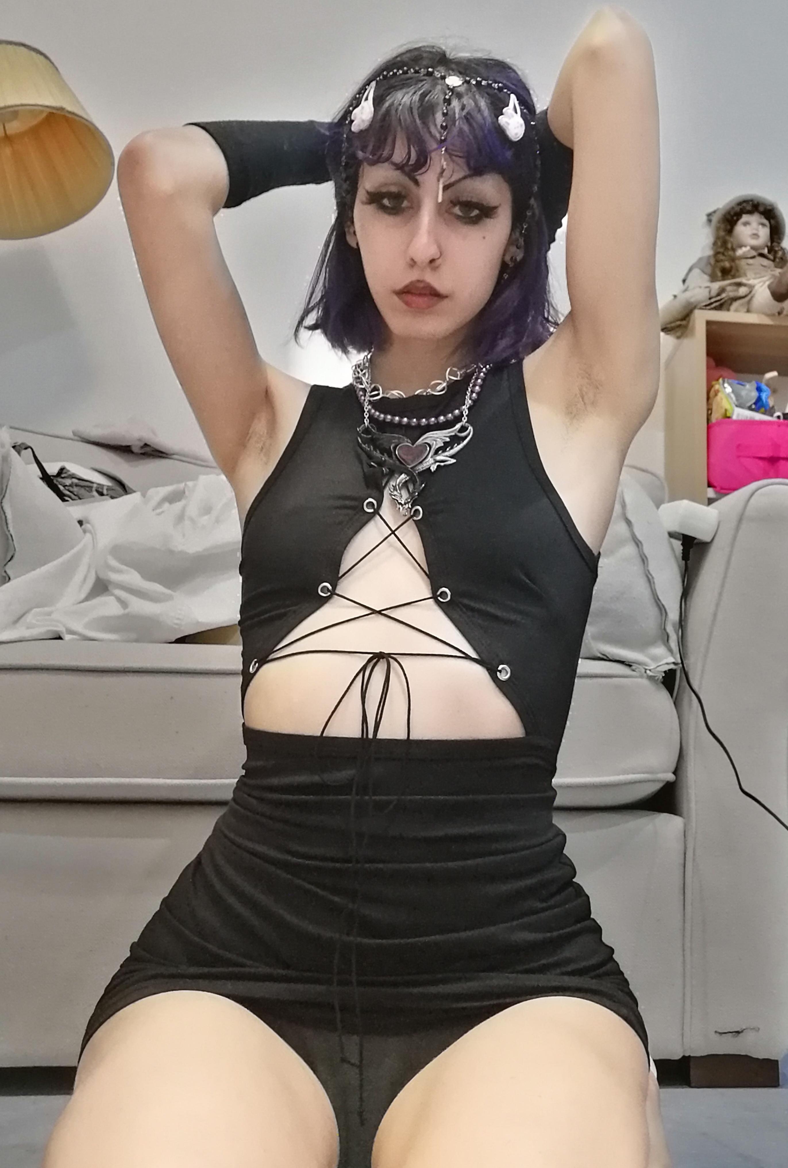 Rip this dress off my small frame pls | Scrolller