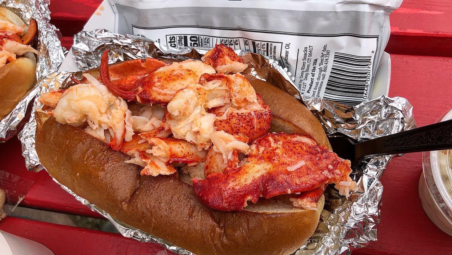 Now that’s what I call a “Lobster Roll” 🦞 | Scrolller