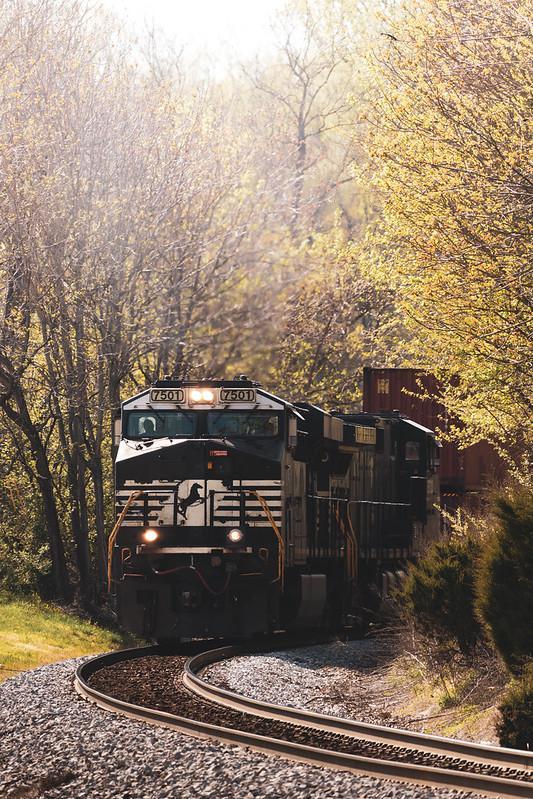 NS 7501 rolling out with new cargo. | Scrolller