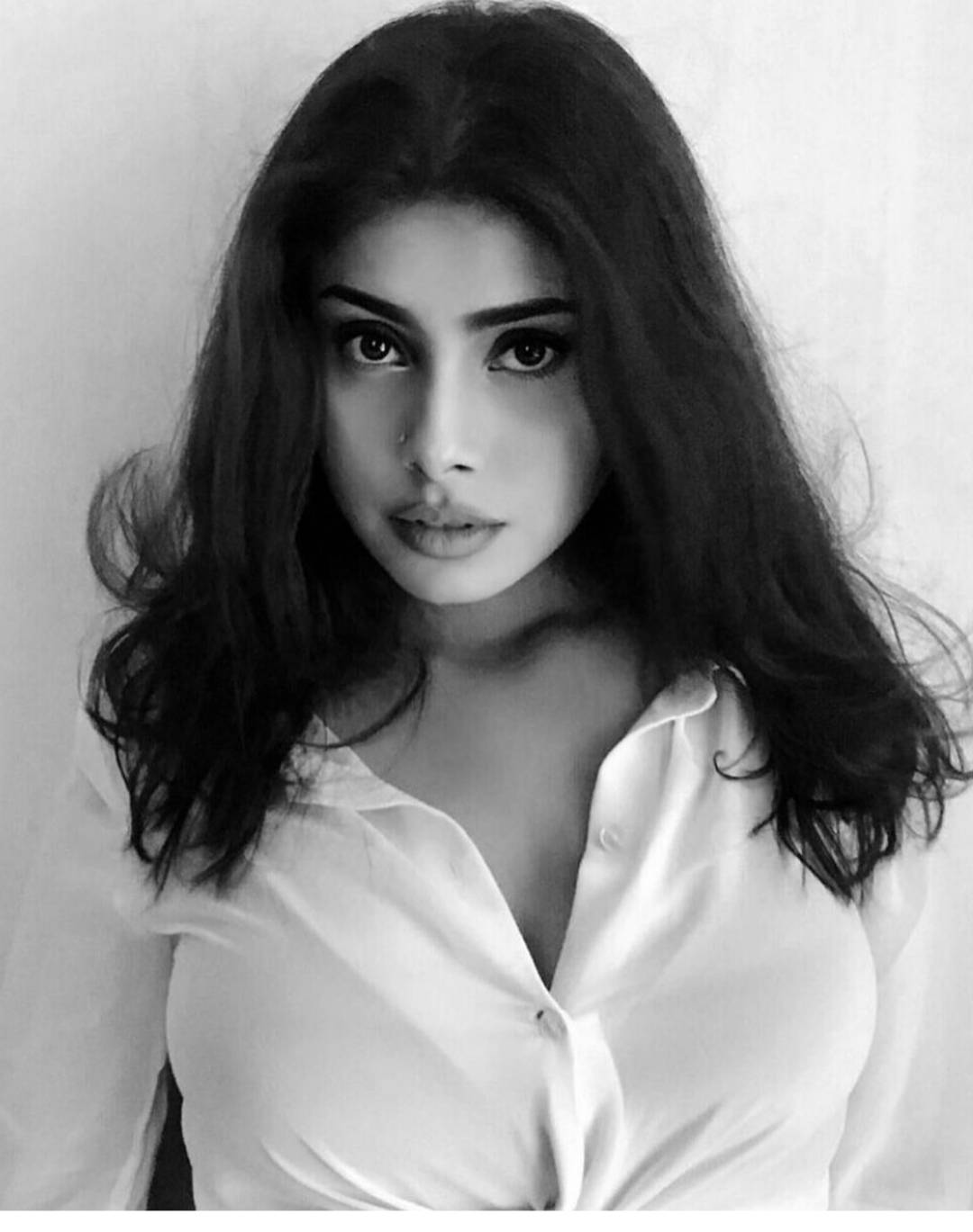 Nudrat 4 | Scrolller