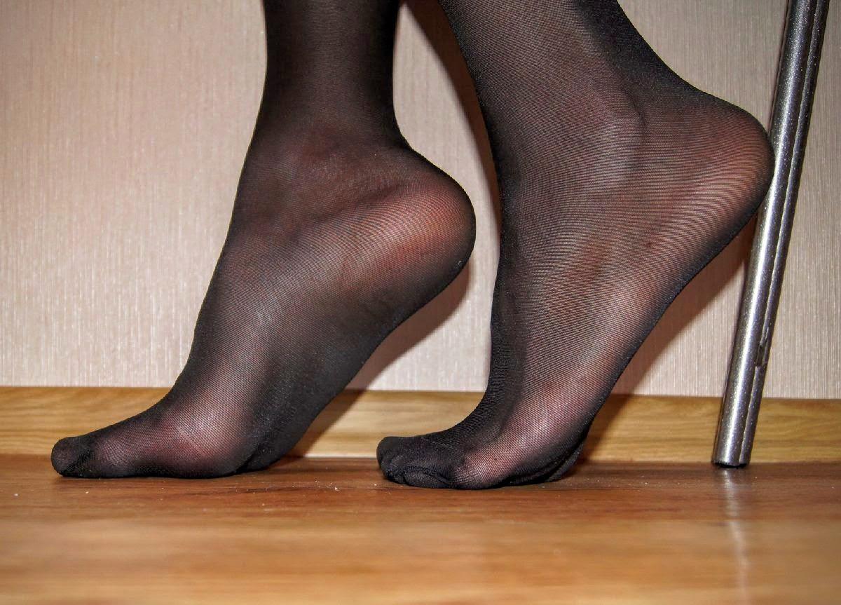 Nylon feet | Scrolller