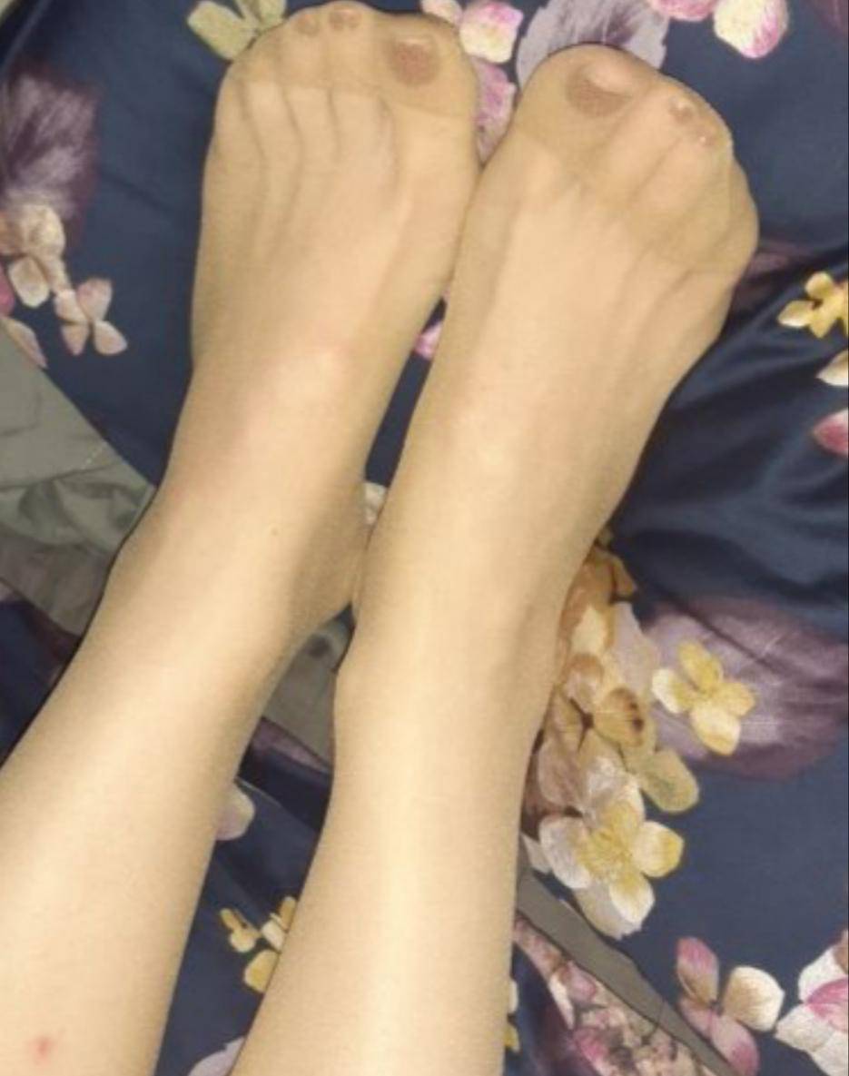 nylon feet [f]38 | Scrolller