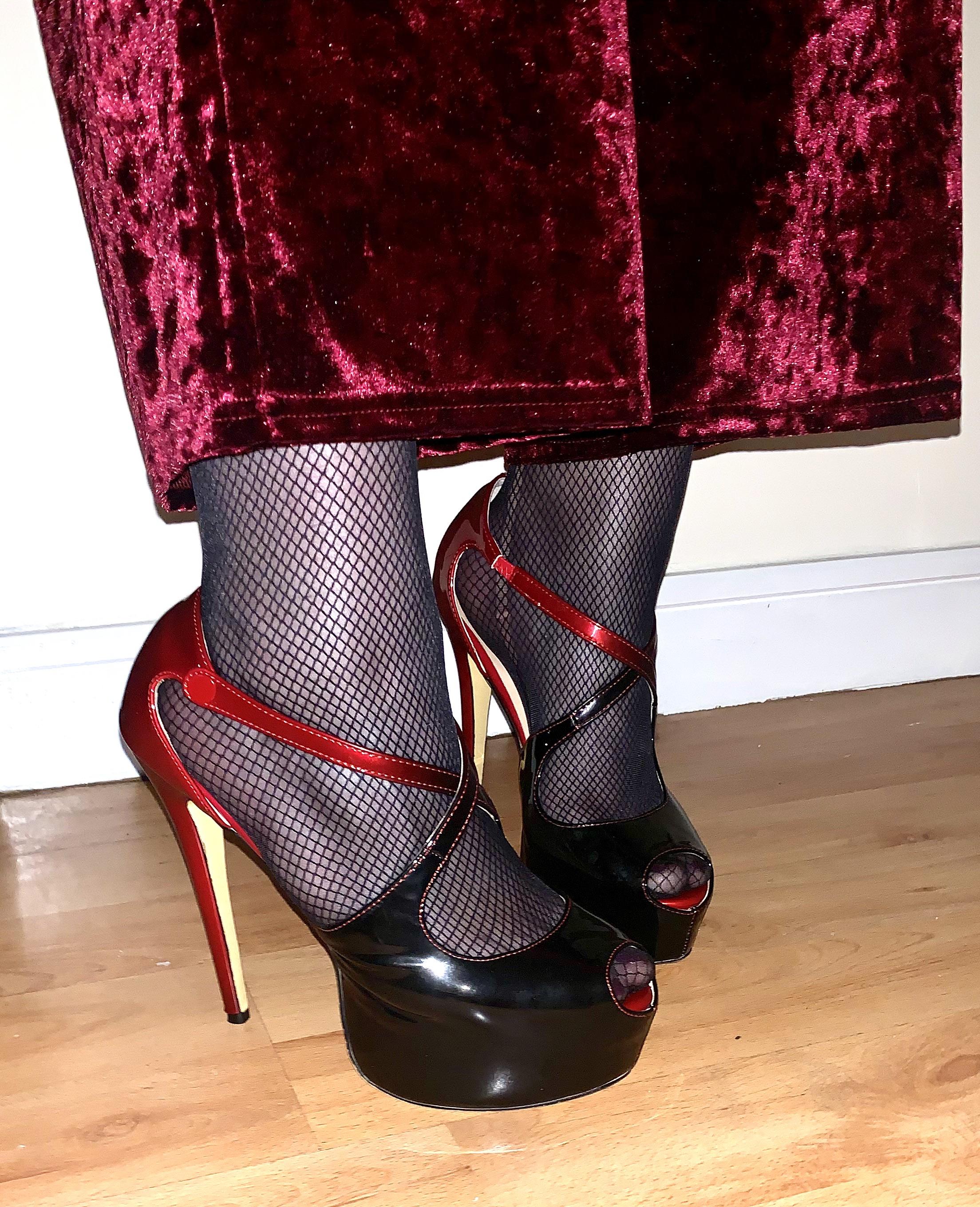 Nylons, fishnets and heels | Scrolller