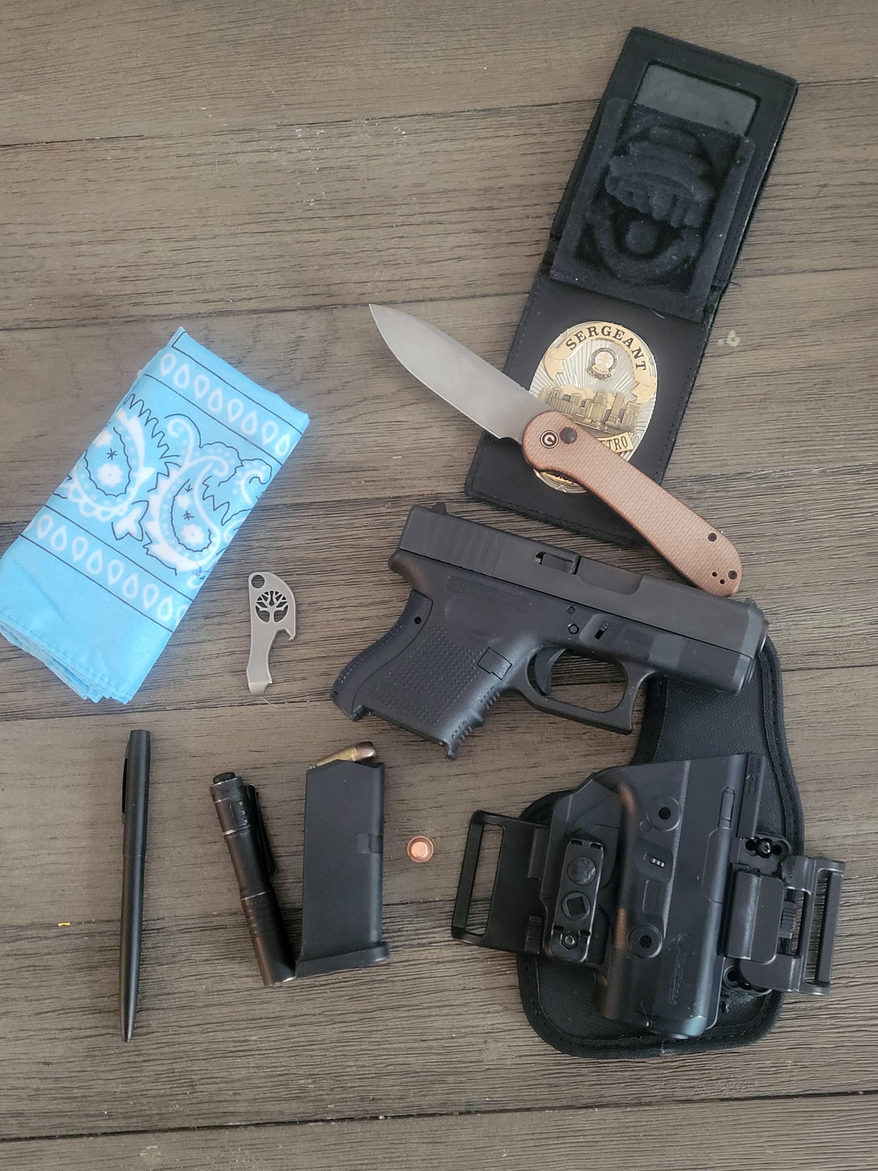 Off Duty pocket check | Scrolller