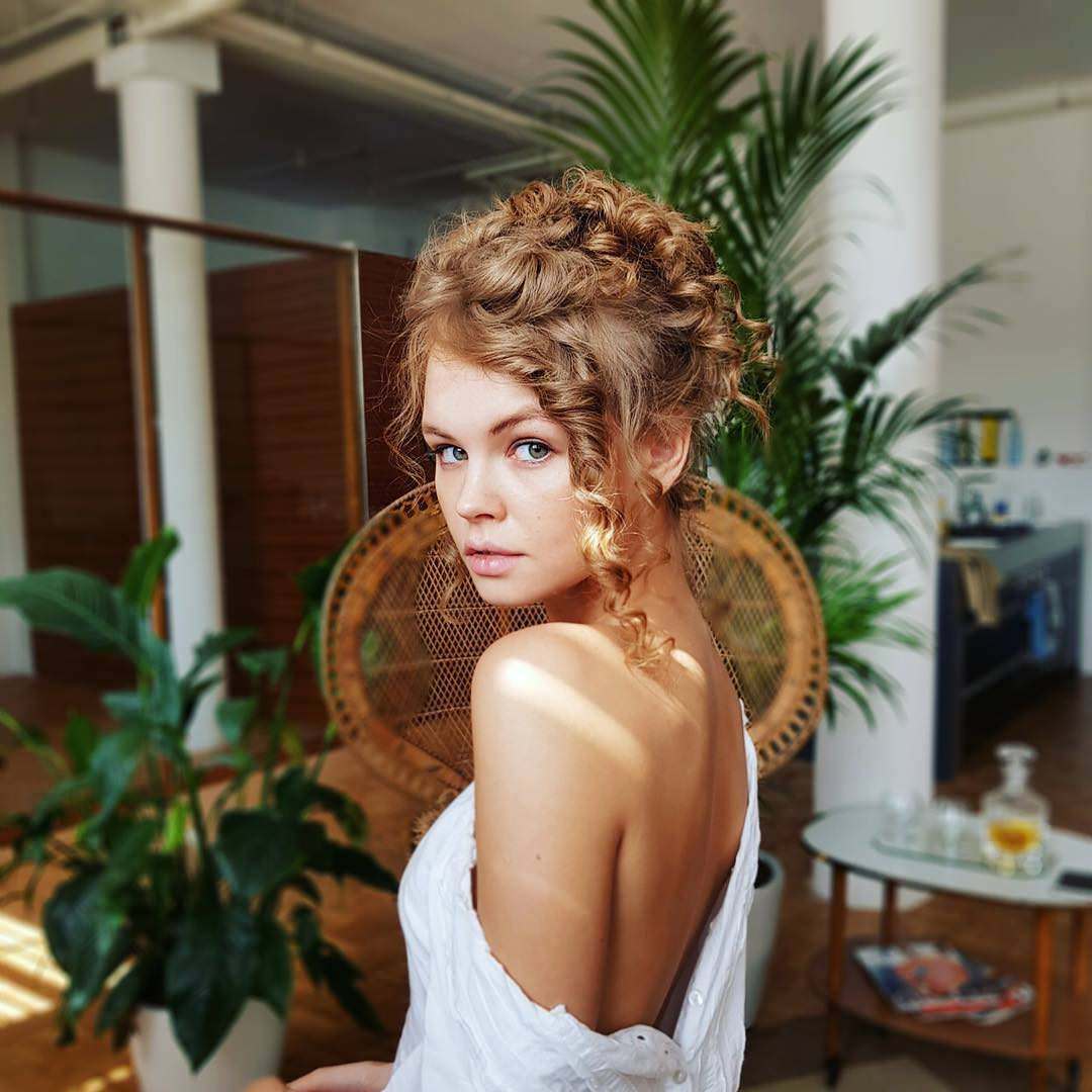 Discover more like Anastasia_shcheglova: Off The Shoulder and Related Content | Scrolller