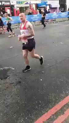 Offering pizza to London marathon runners | Scrolller