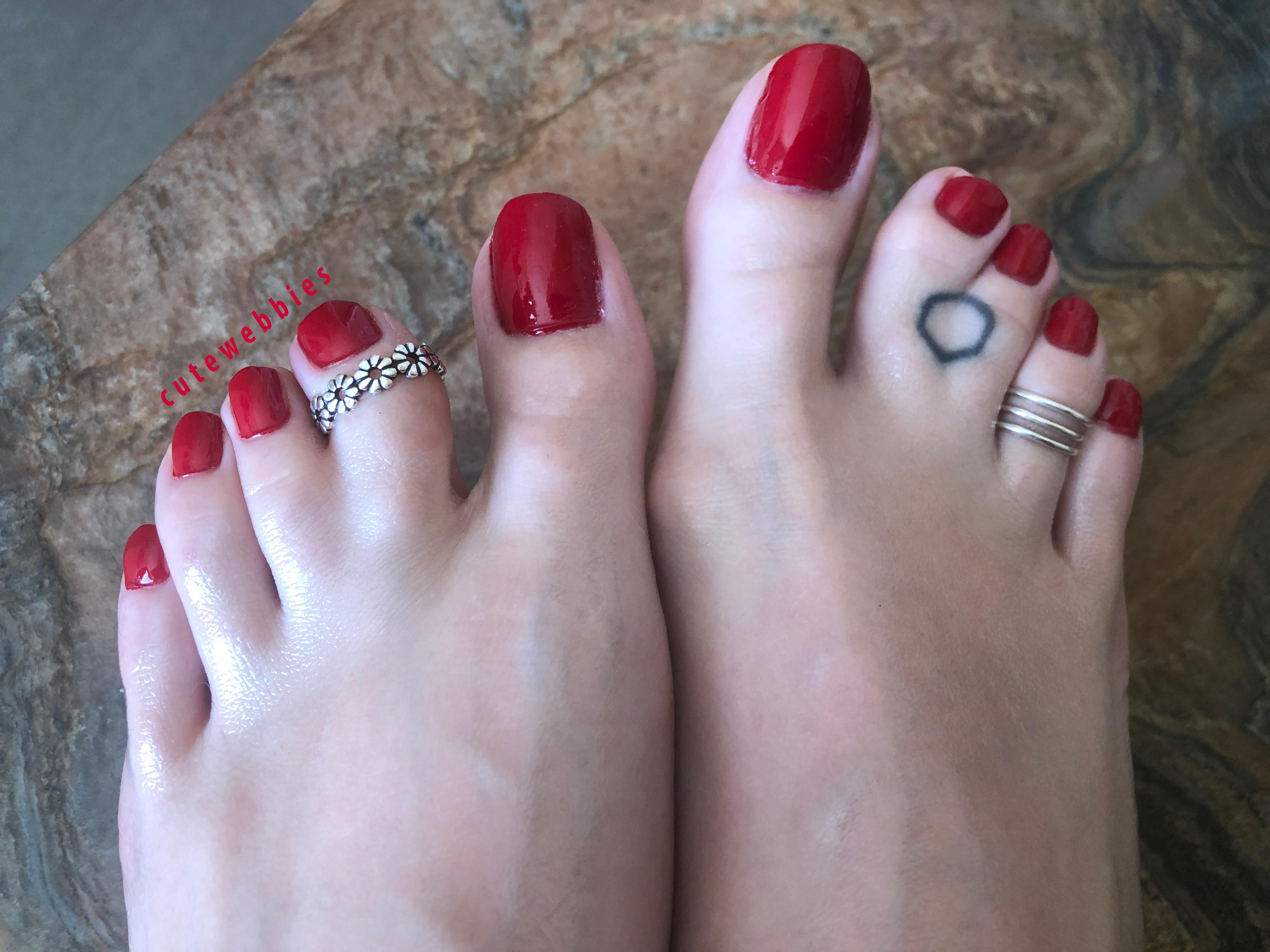 Oily toes 😜💦 | Scrolller