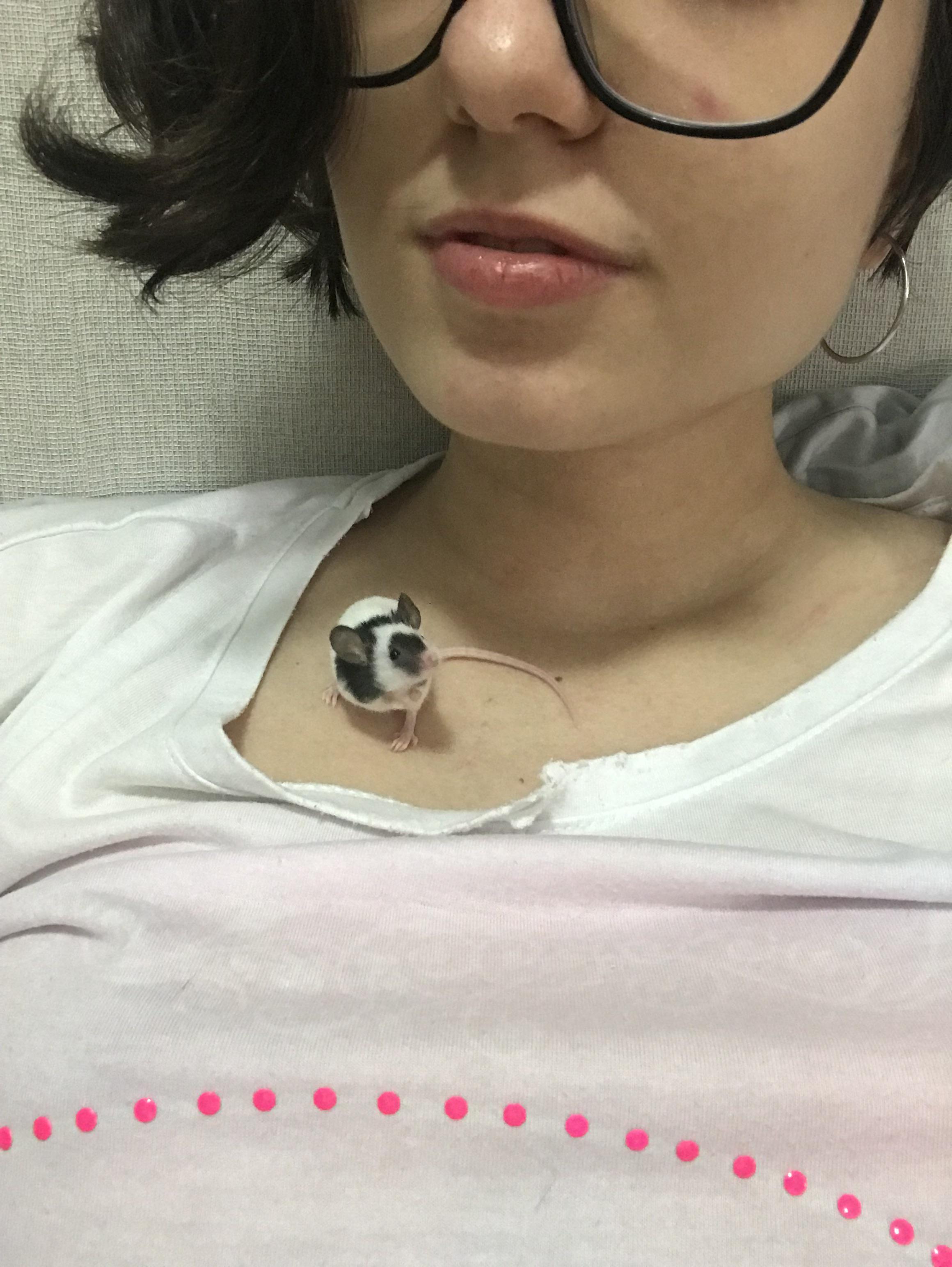 Ok basically she very tiny | Scrolller