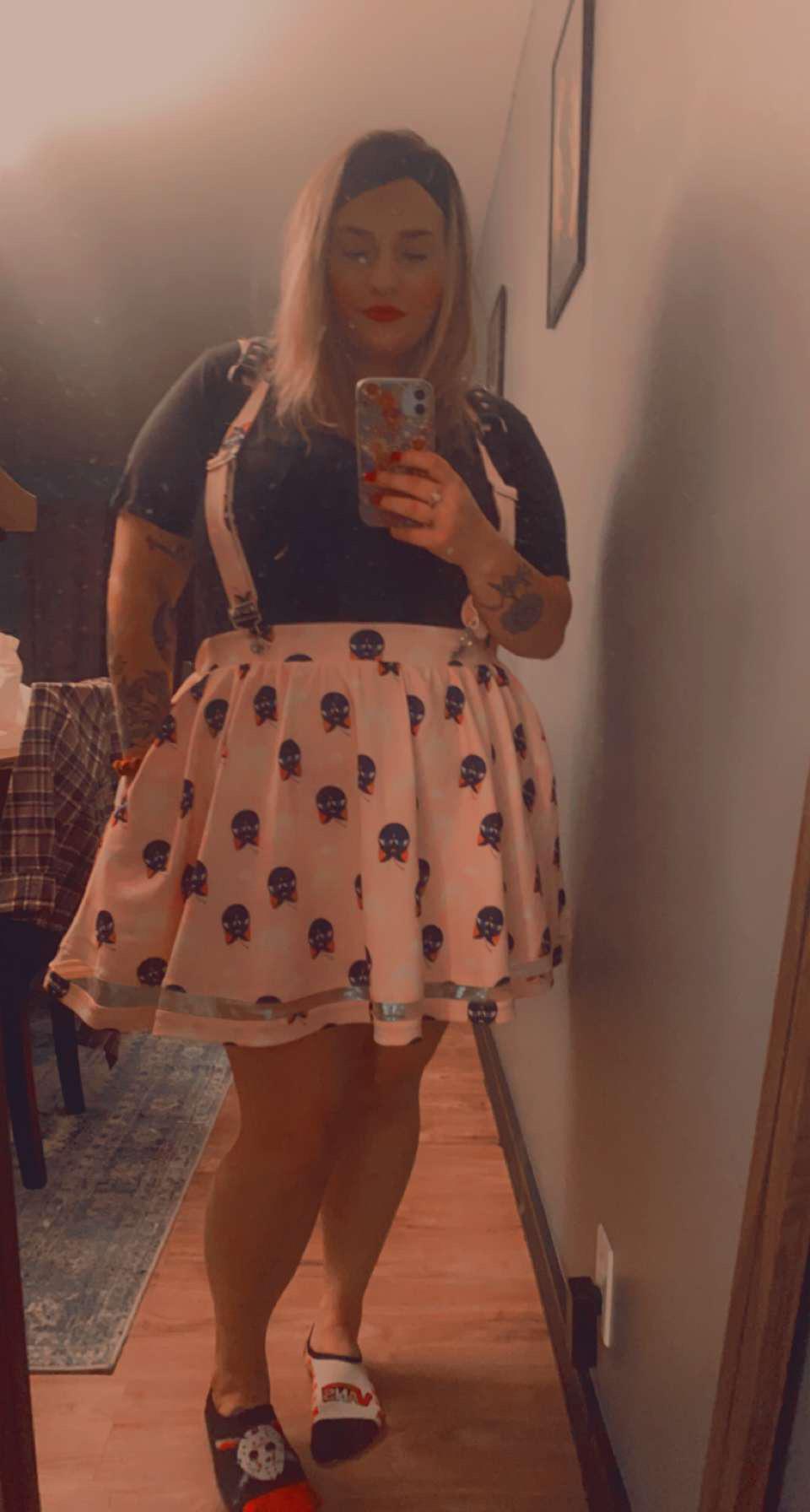 Okay so I’m fully dressed but I felt SO CUTE last night. | Scrolller