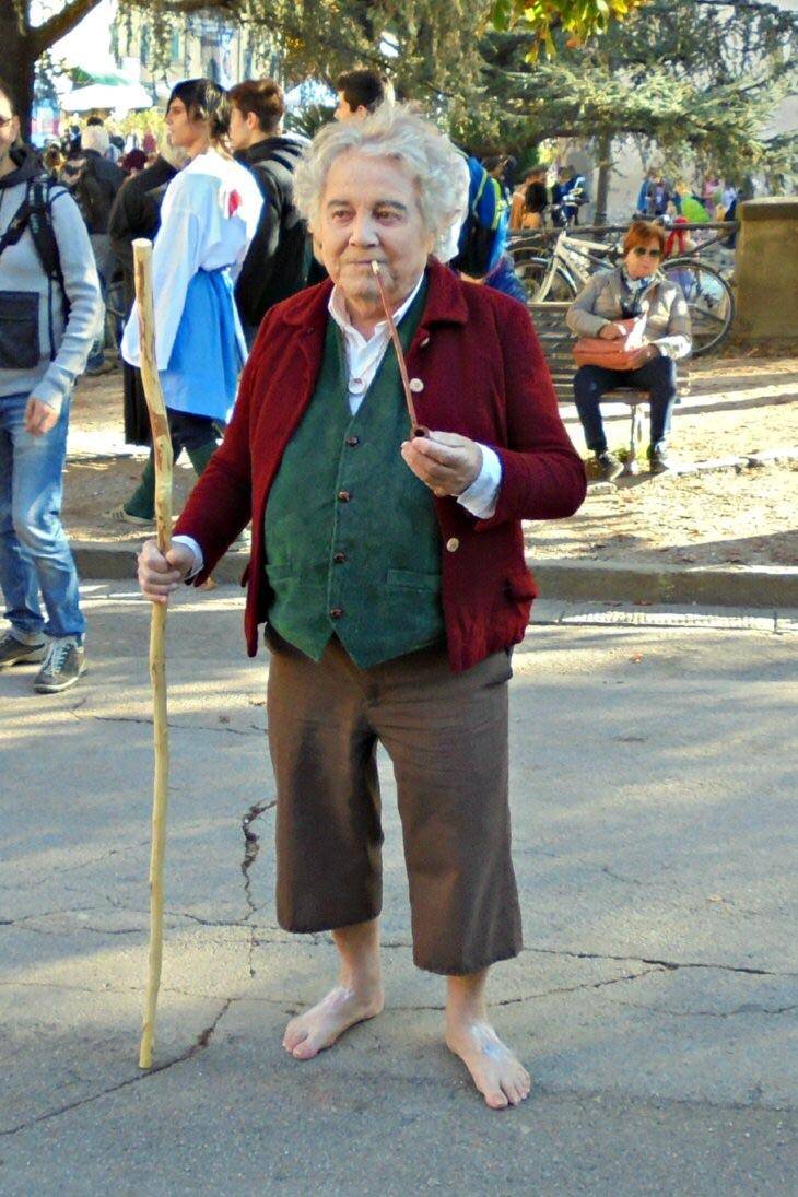 Old Bilbo Baggins cosplay | Scrolller