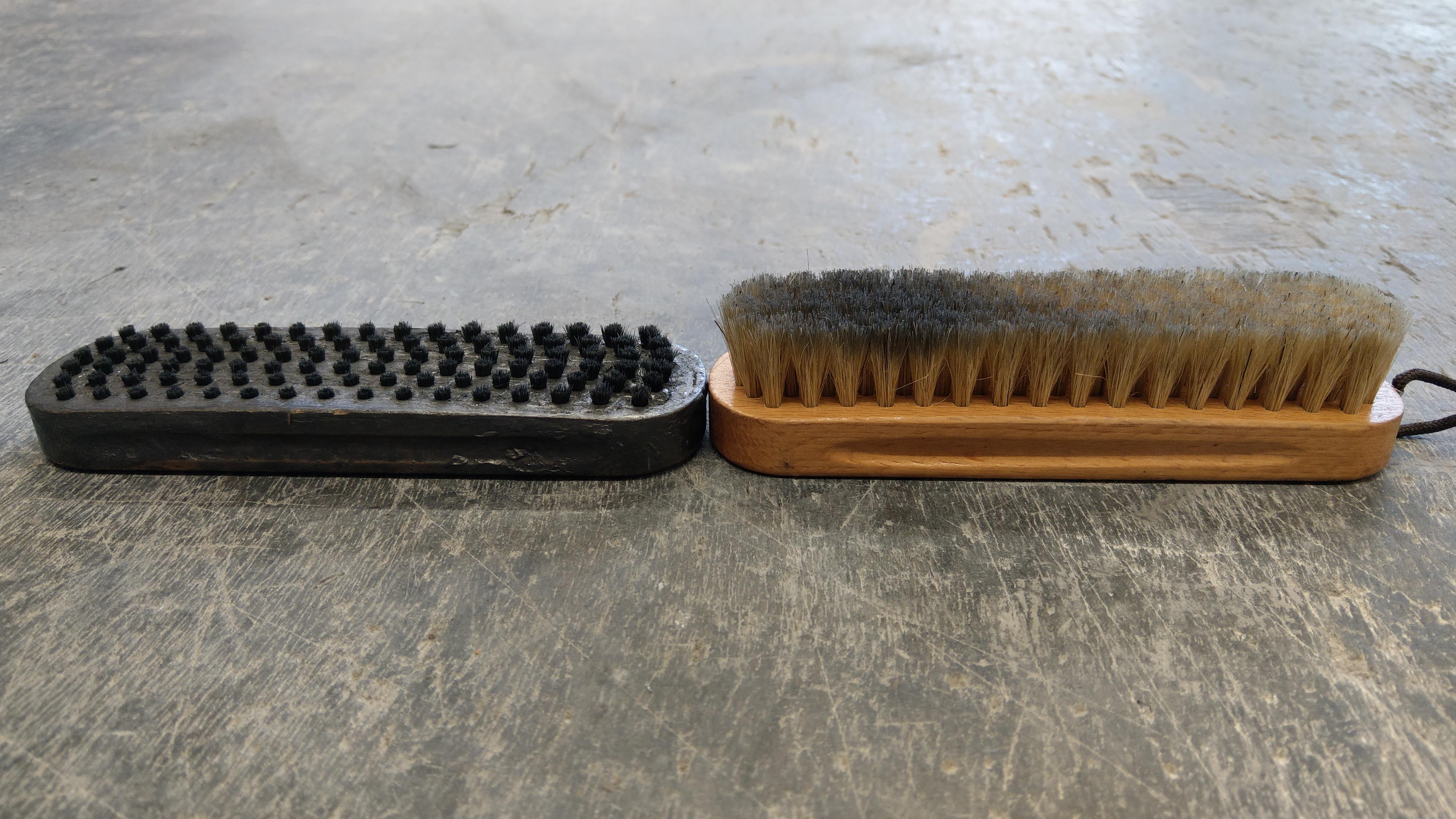 Old/new polishing brush. | Scrolller