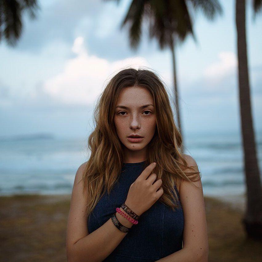 Olga Kobzar Scrolller