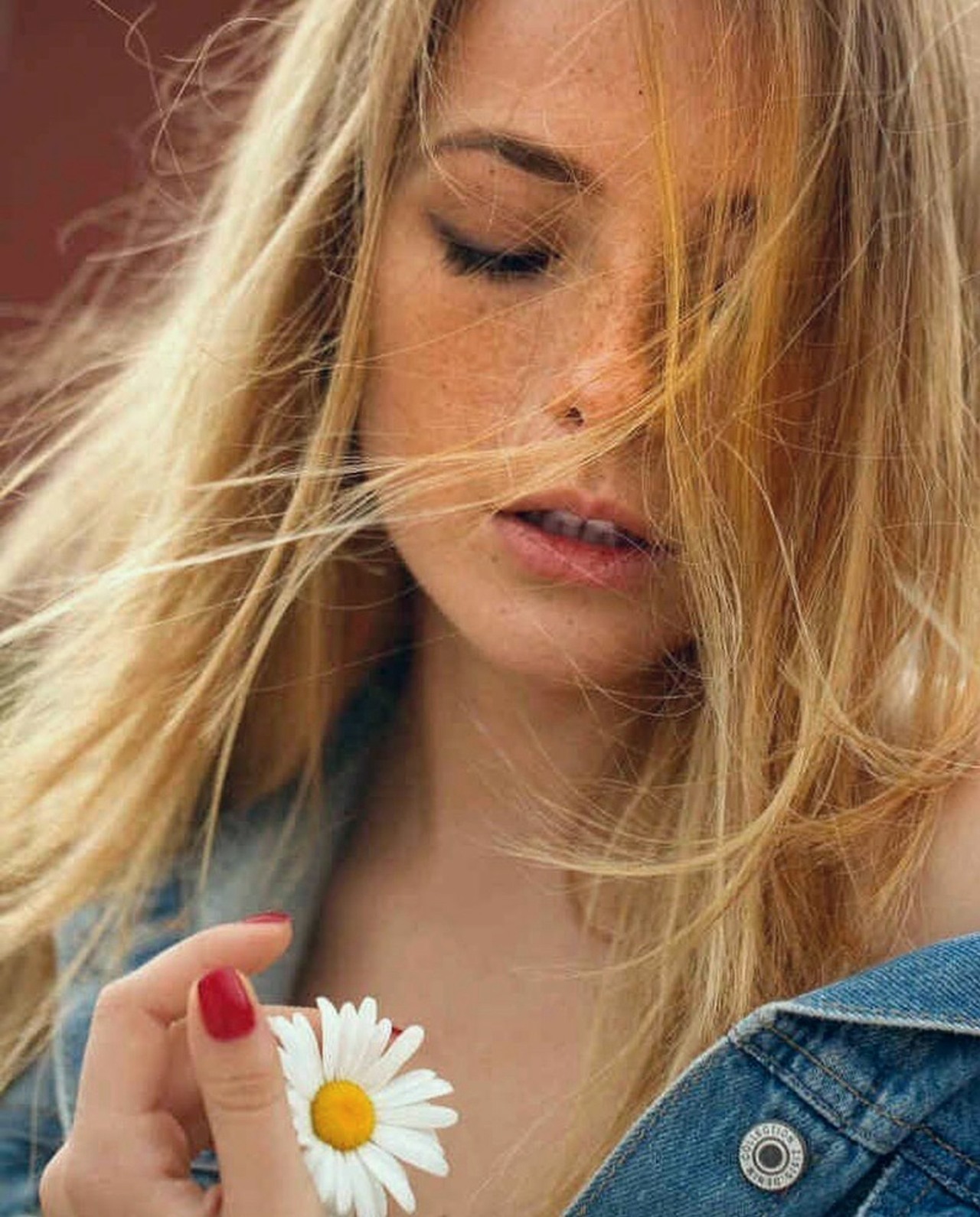 Olga Kobzar Scrolller
