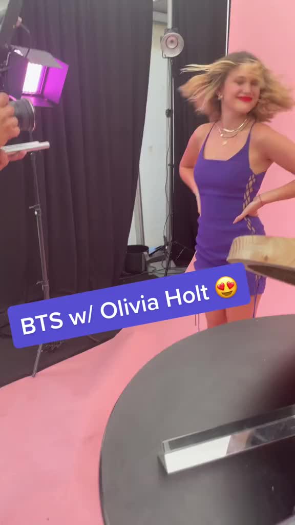 Olivia Holt | Scrolller