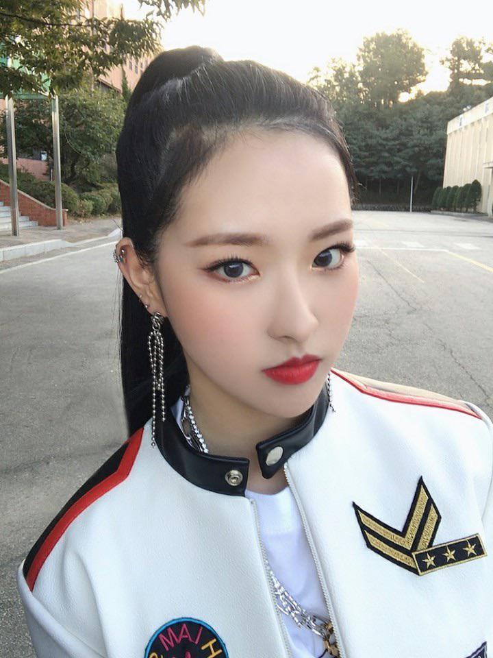 Olivia Hye Scrolller