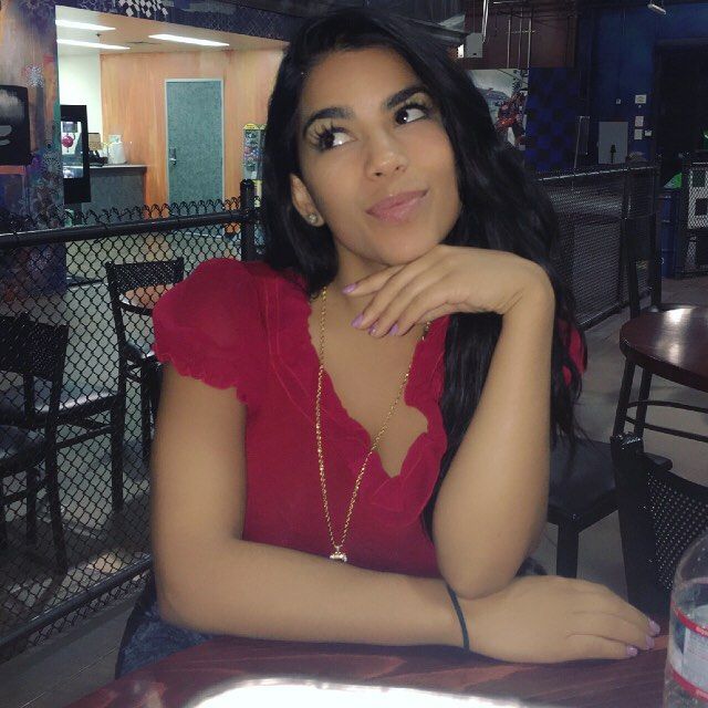 On a date | Scrolller