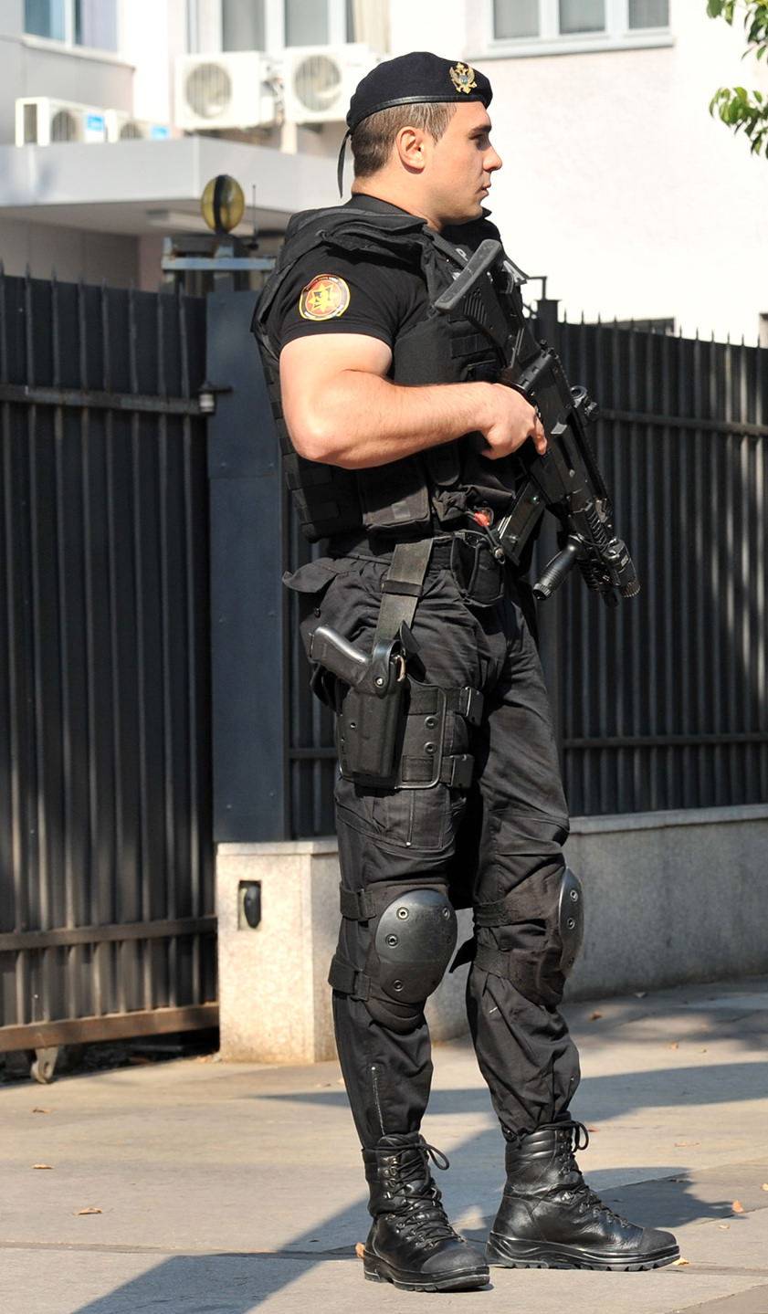 on guard.. | Scrolller