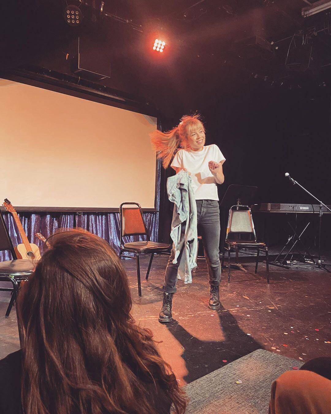 On stage | Scrolller