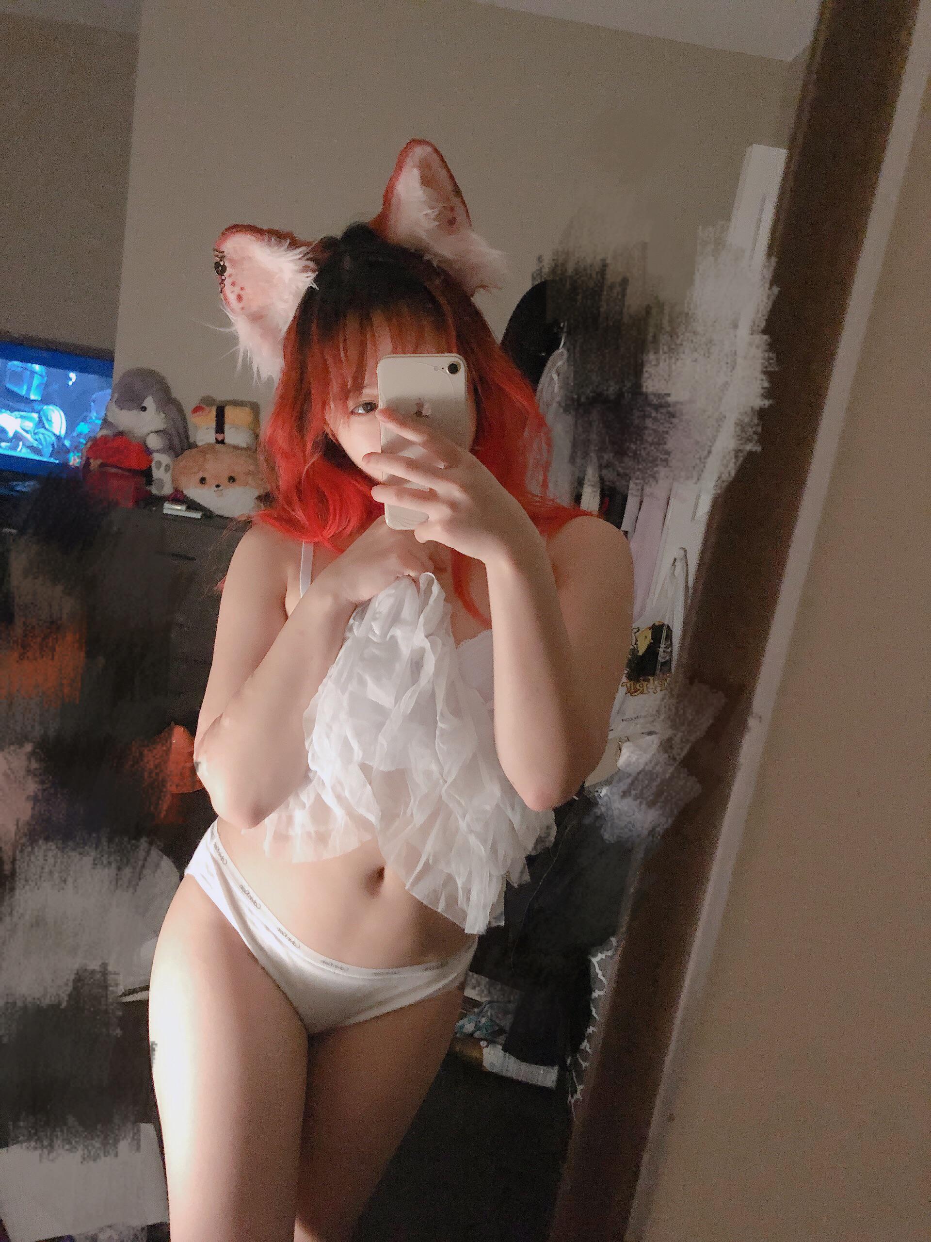 ONLY $5!! Petite kitten ... OF: Meowkisu Come play with me master.. 💋 link in comments | Scrolller