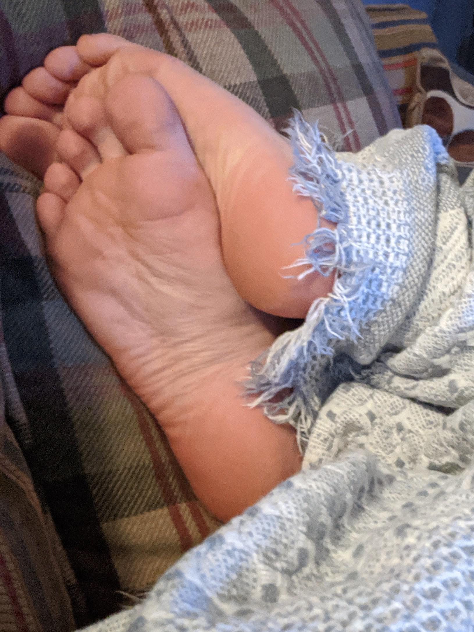 Oops my feet slipped out | Scrolller