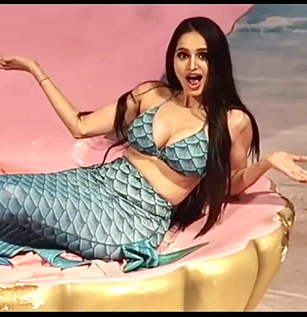 Oopsie, a mermaid 🧜🏻‍♀️ 🍐 | Scrolller